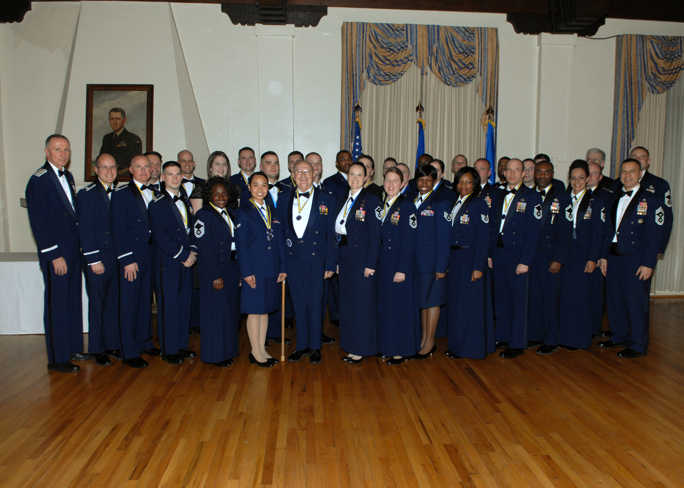 Expeditionary Center commander visits 43 AG > Pope Field > Article Display