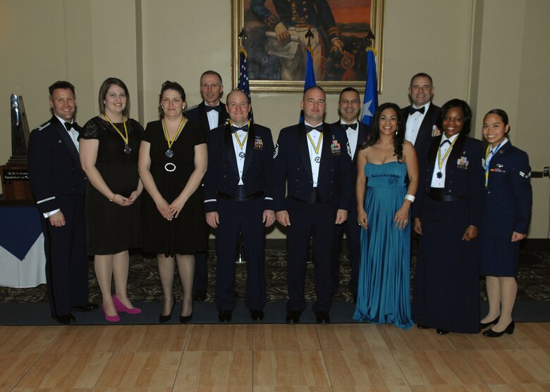 Expeditionary Center commander visits 43 AG > Pope Field > Coronavirus