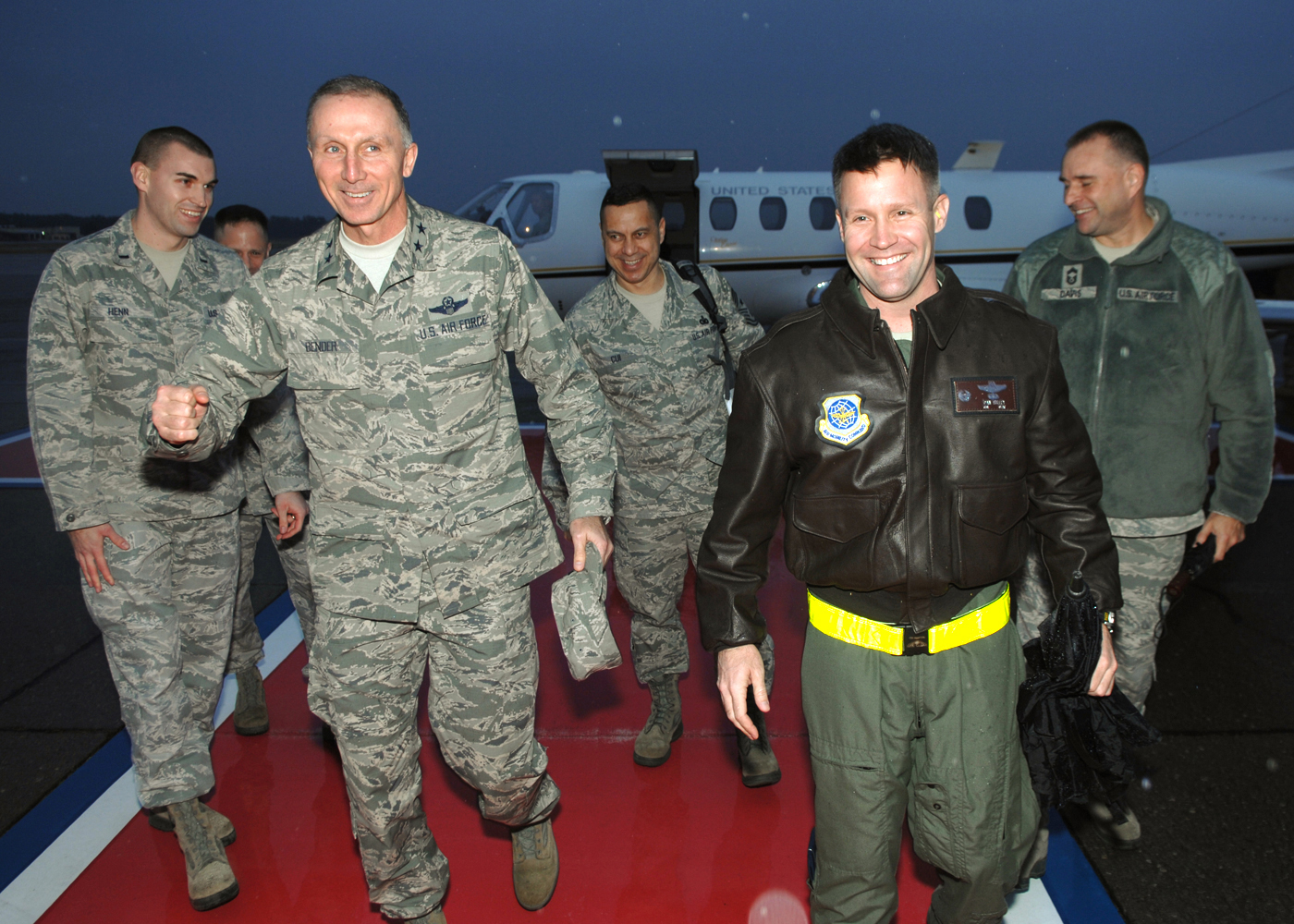 Expeditionary Center commander visits 43 AG > Air Mobility Command ...