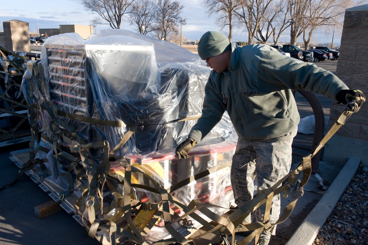 Maintainers turn packing into profession > Air Force > Article Display