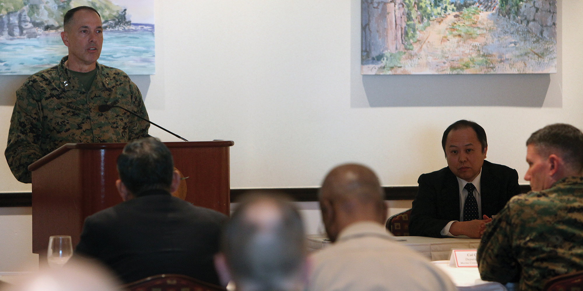 Okinawa, US leaders discuss cooperation > Marine Corps Installations ...