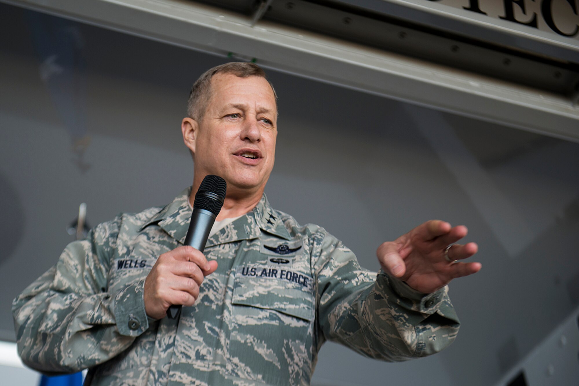 9 AF CC visits Moody, discusses issues > Moody Air Force Base > Article ...