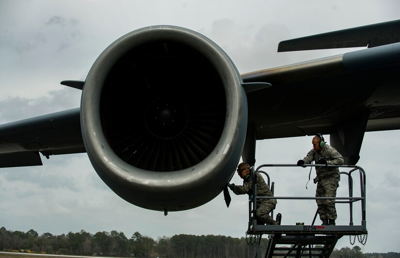 437th AMXS Airmen keep aircraft flying > Joint Base Charleston ...