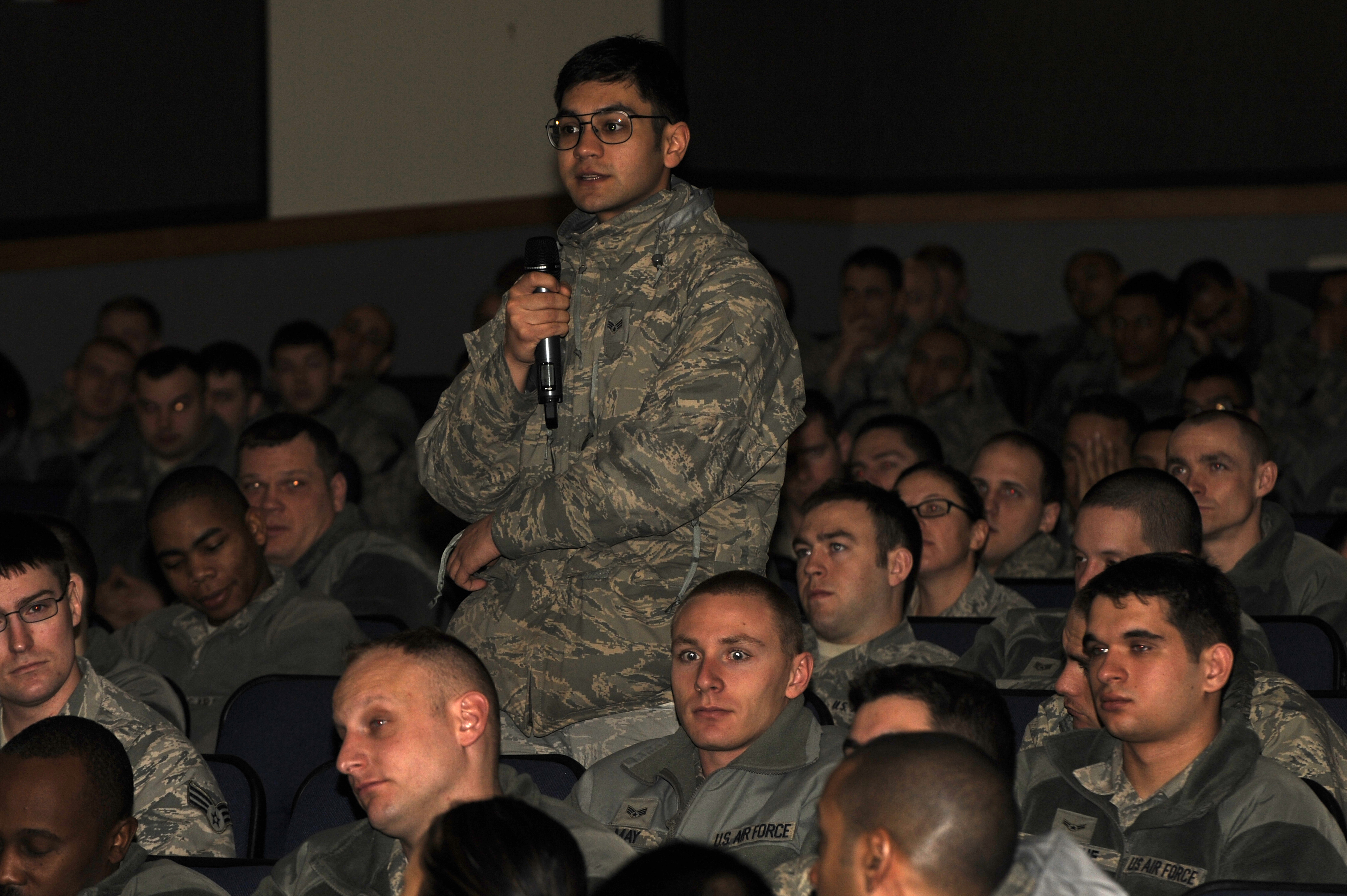 7AF Command Chief briefs Wolf Pack enlisted > Kunsan Air Base > News