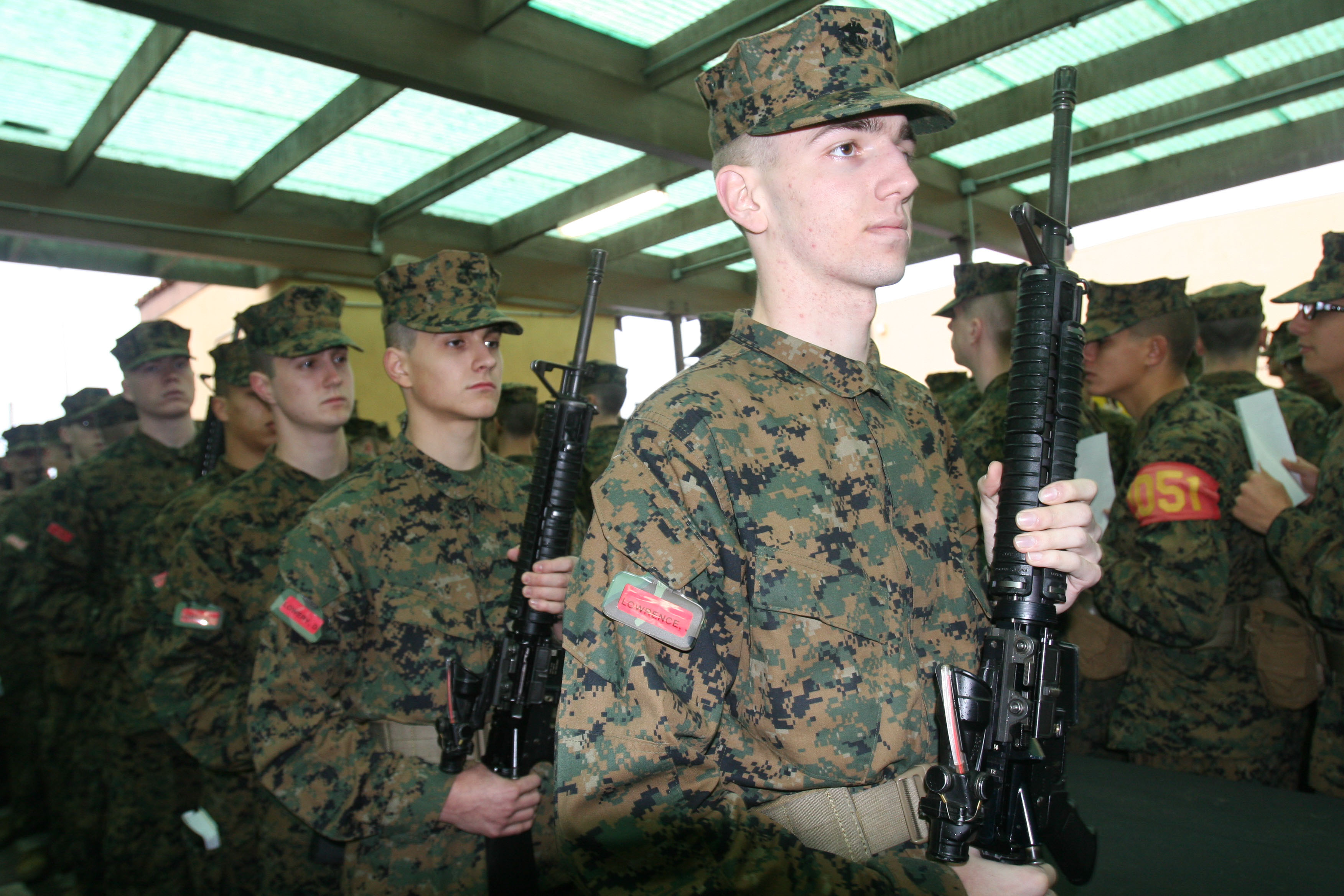 Recruits of Company C, 1st Recruit Training Battalion, move back into ...
