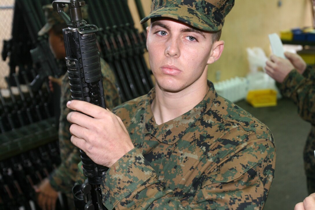 Recruits of Company C, 1st Recruit Training Battalion, receive their M ...