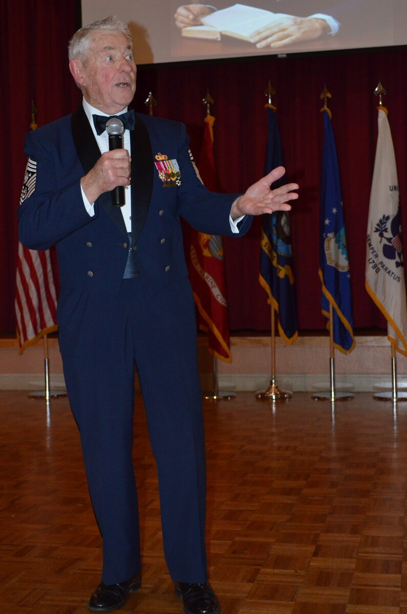 Chief Gaylord inspires Alamo Wing at annual awards banquet > Air Force ...