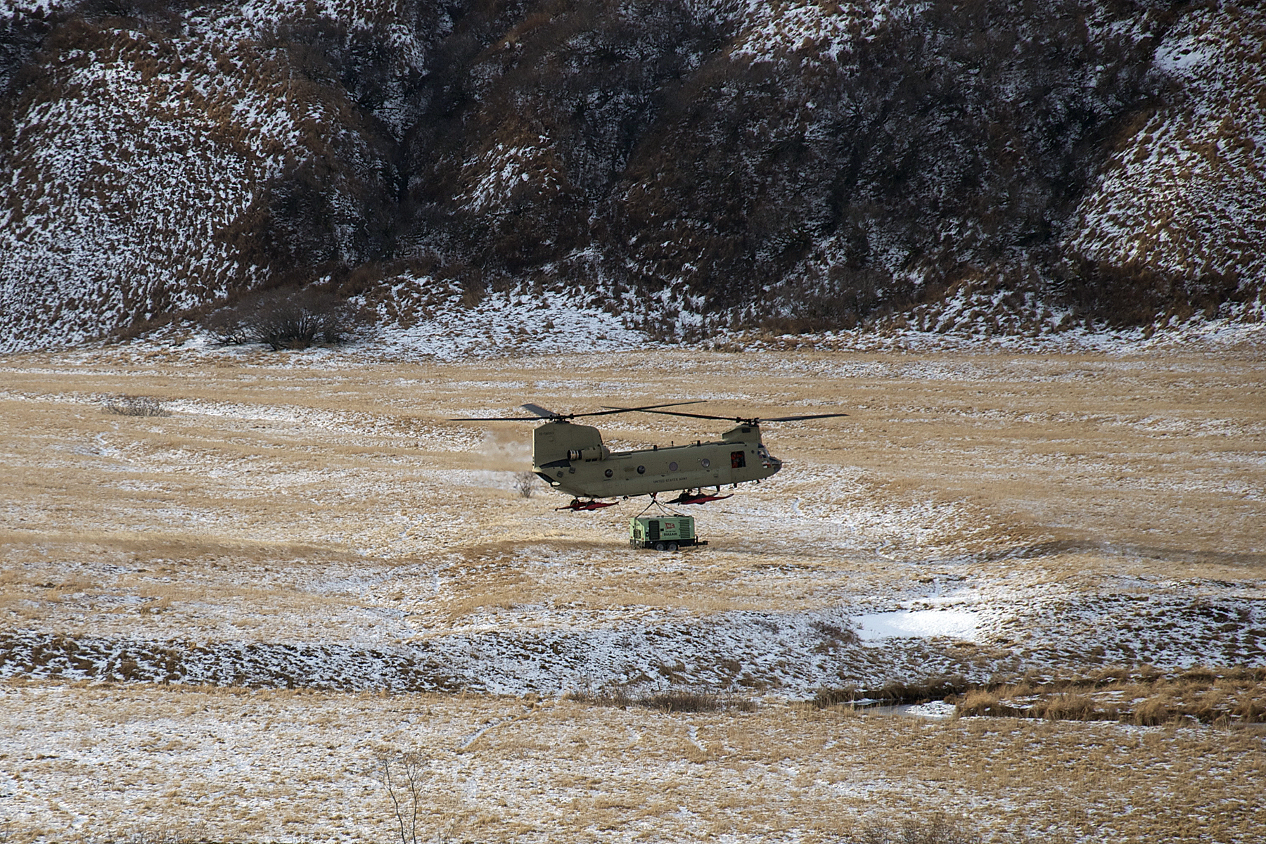 Army helicopters aid stranded oil rig