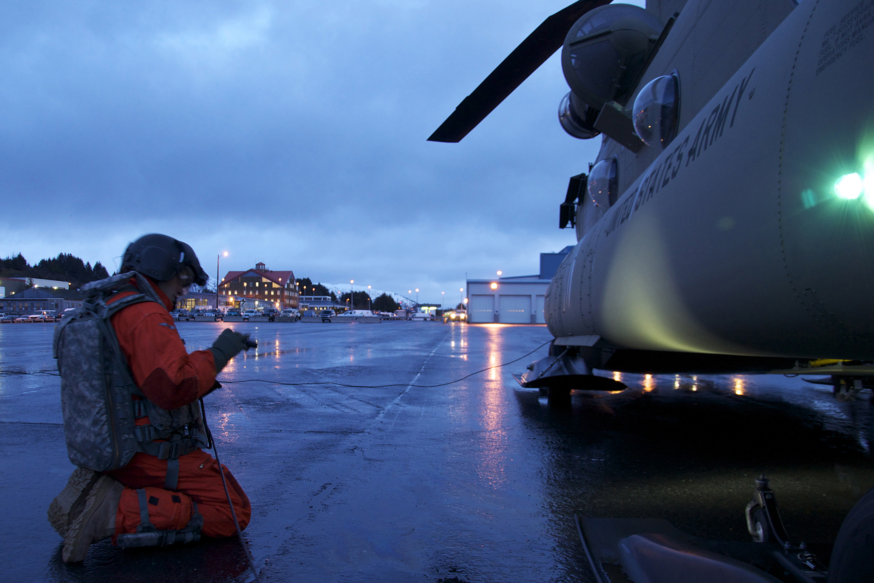Army helicopters aid stranded oil rig > Pacific Air Forces > Article ...