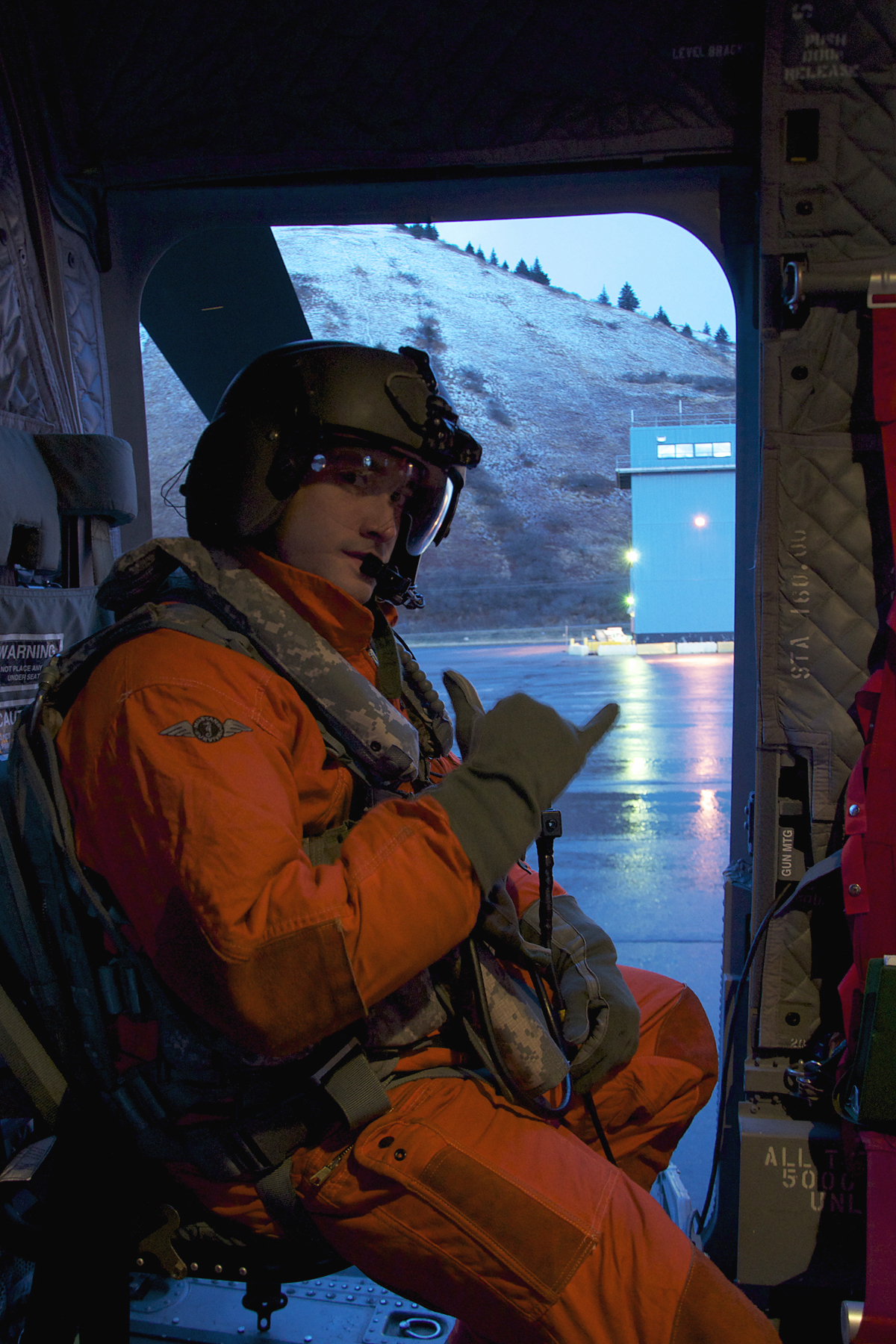 Army helicopters aid stranded oil rig > Joint Base Elmendorf-Richardson ...