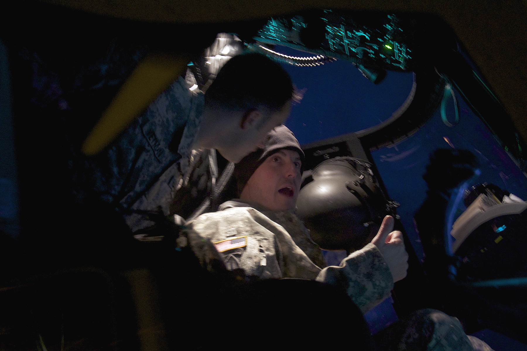 Army helicopters aid stranded oil rig > Joint Base Elmendorf-Richardson ...