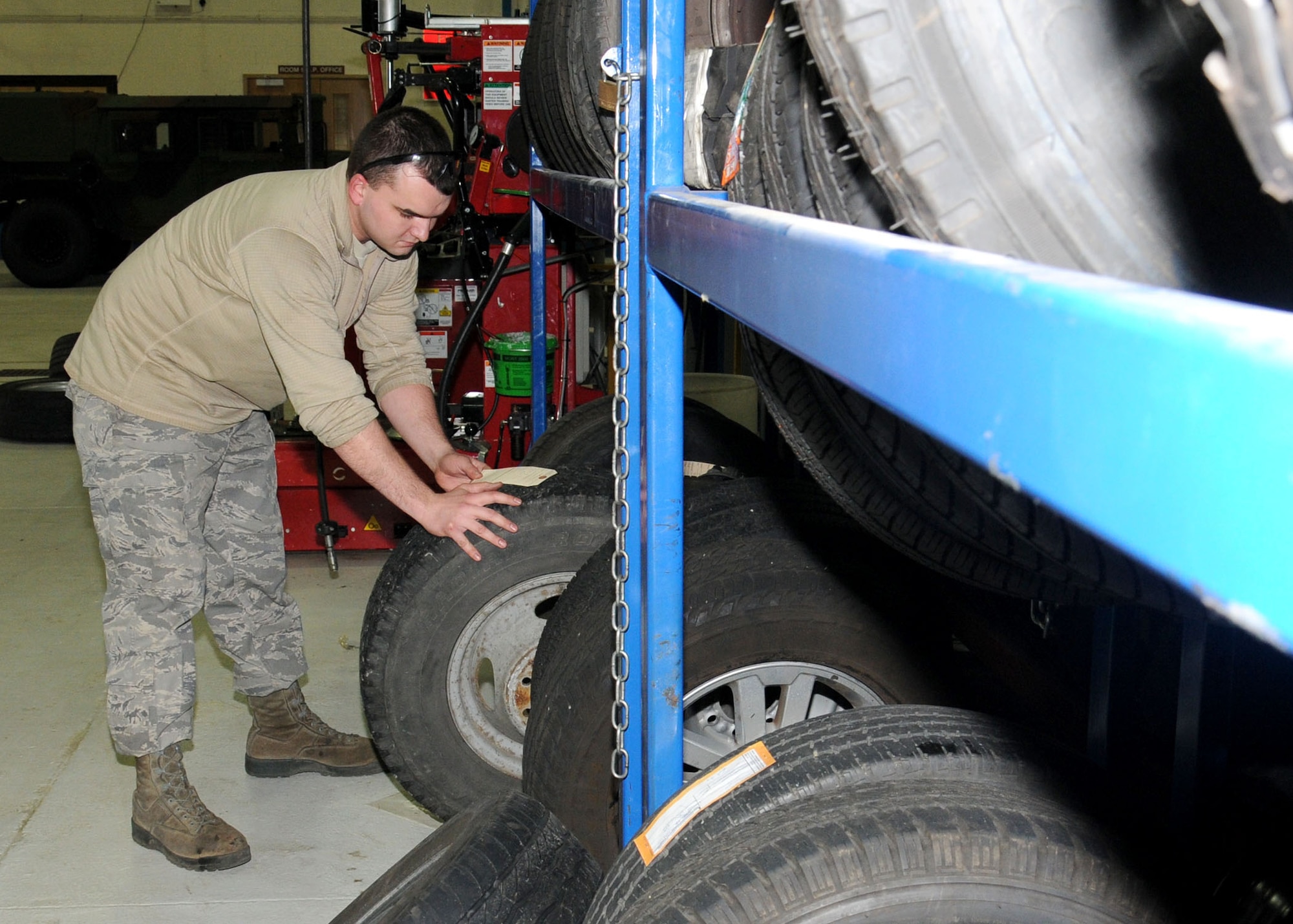 Vehicle maintenance maintaining RAF Mildenhall > Royal Air Force ...