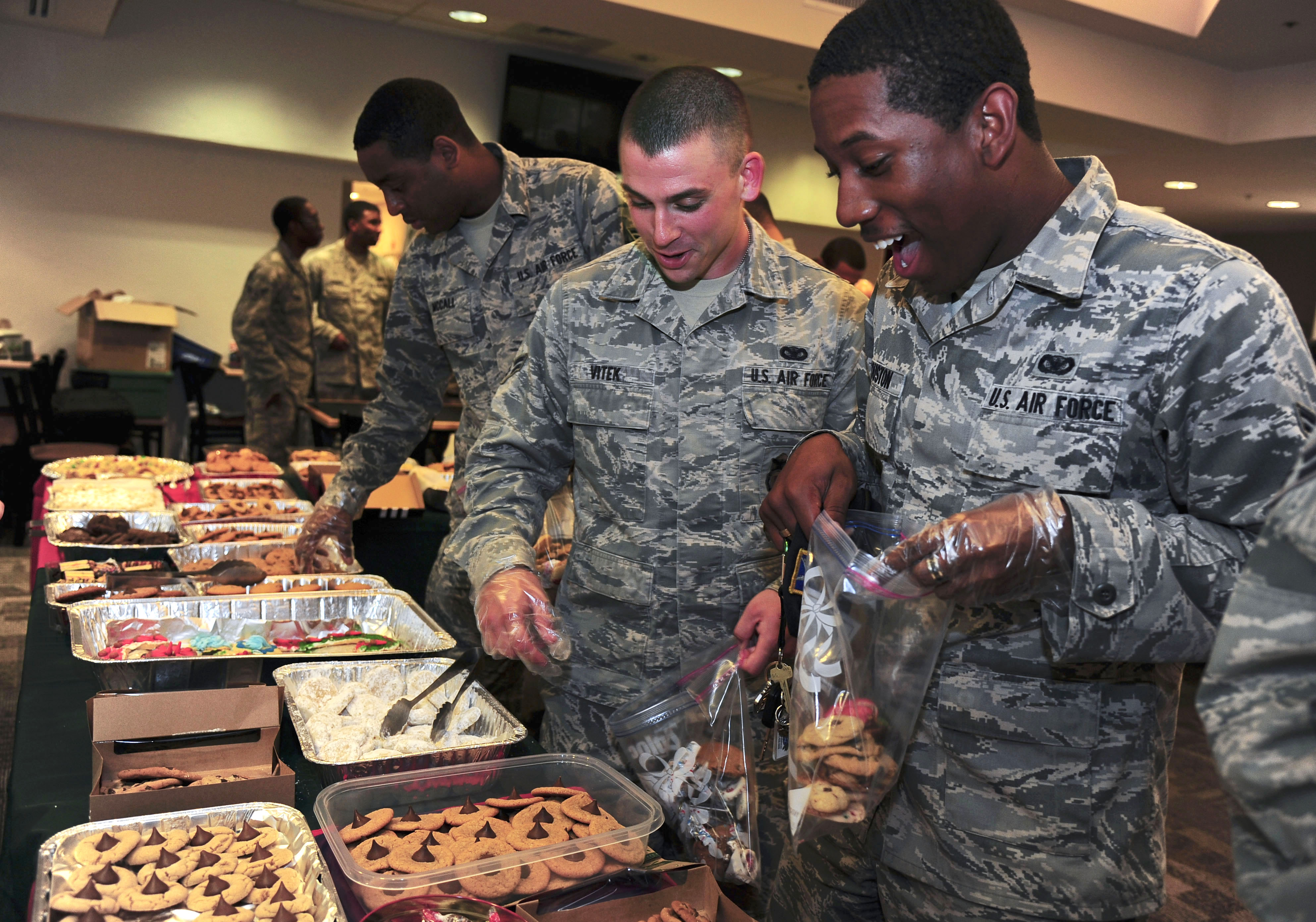MacDill shows dorm Airmen it cares with cookie drop > MacDill Air Force ... MacDill shows dorm Airmen it cares with cookie drop > MacDill Air Force ...