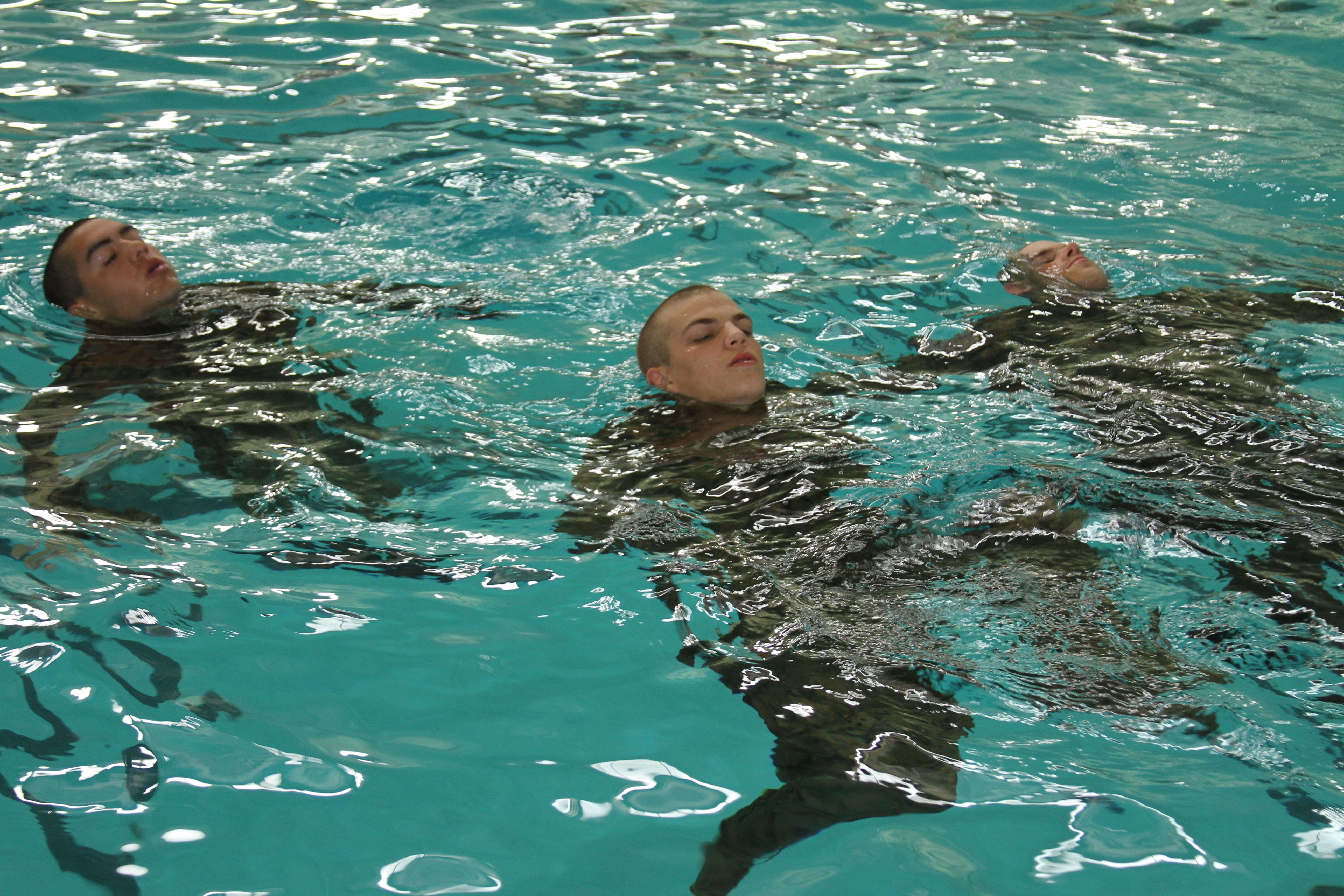 Recruits of Company K, 3rd Recruit Training Battalion, learn how to ...