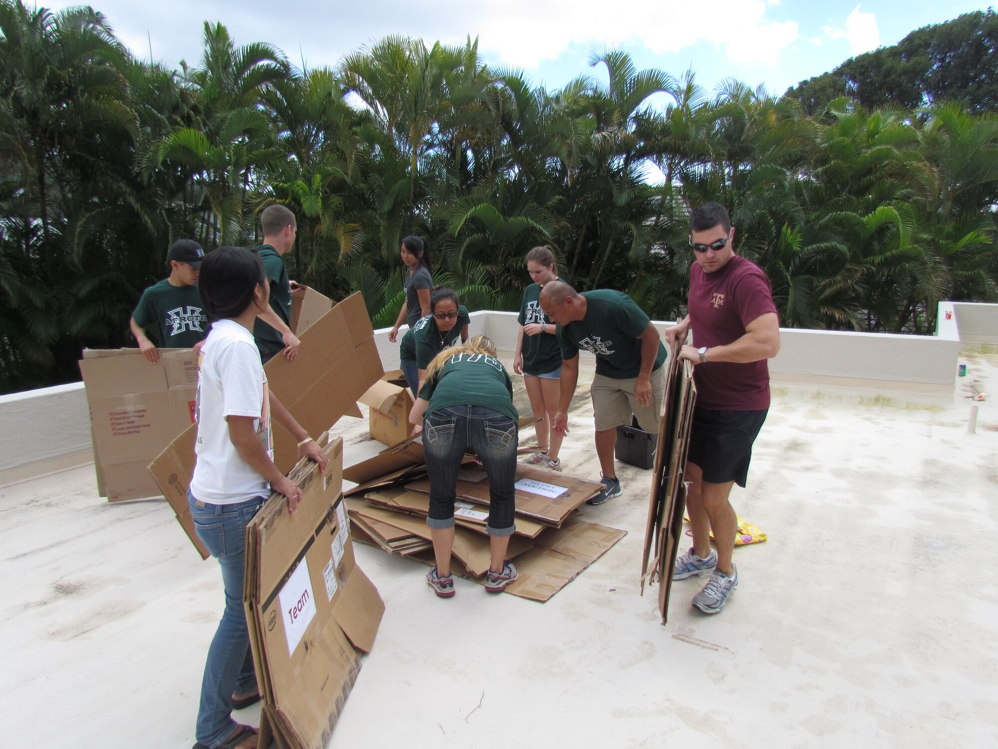 Hickam CGOs, UH cadets team up to serve > 15th Wing > Article Display