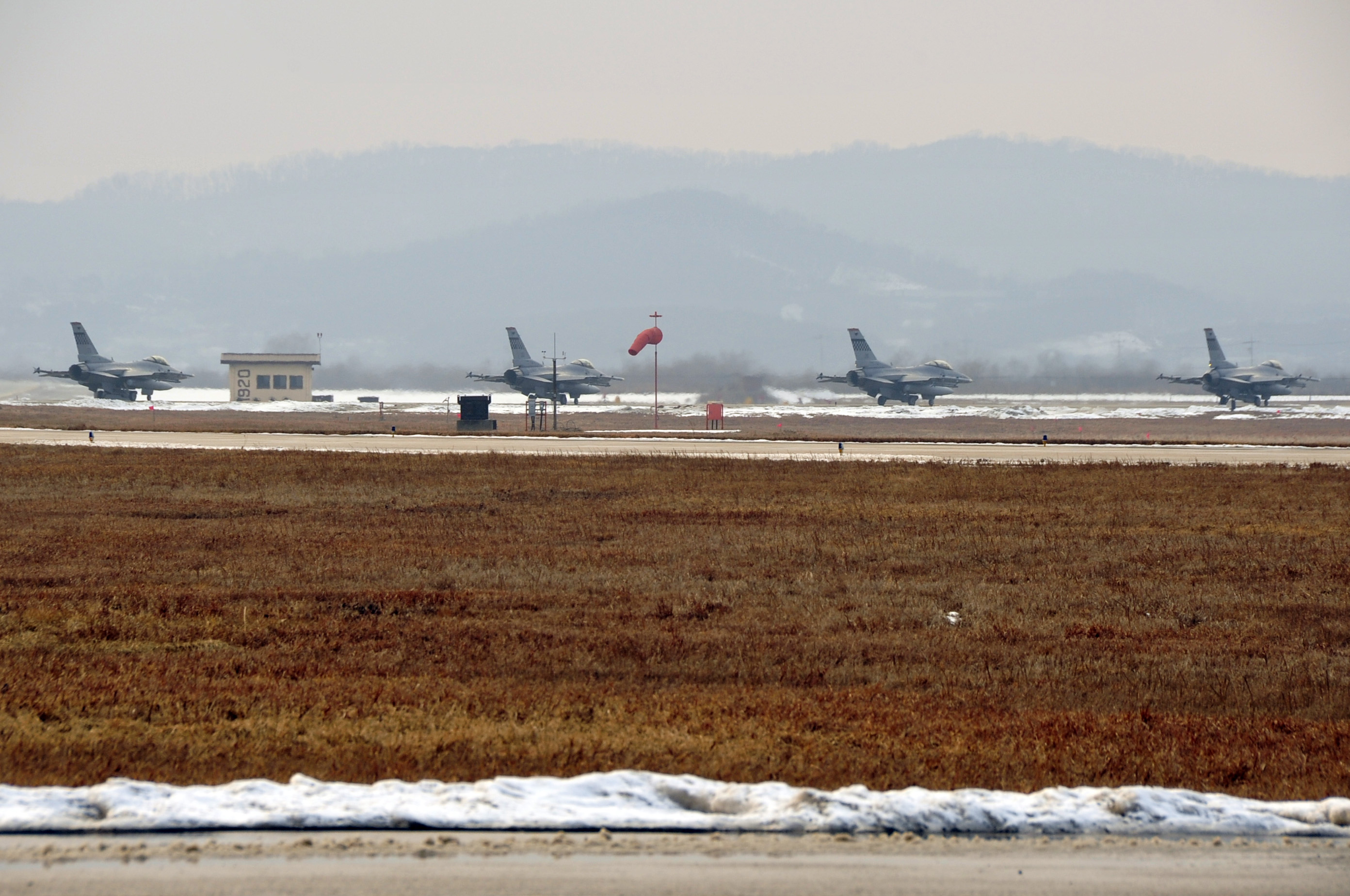 Osan Airmen work the flightline for mission success > Osan Air Base ...
