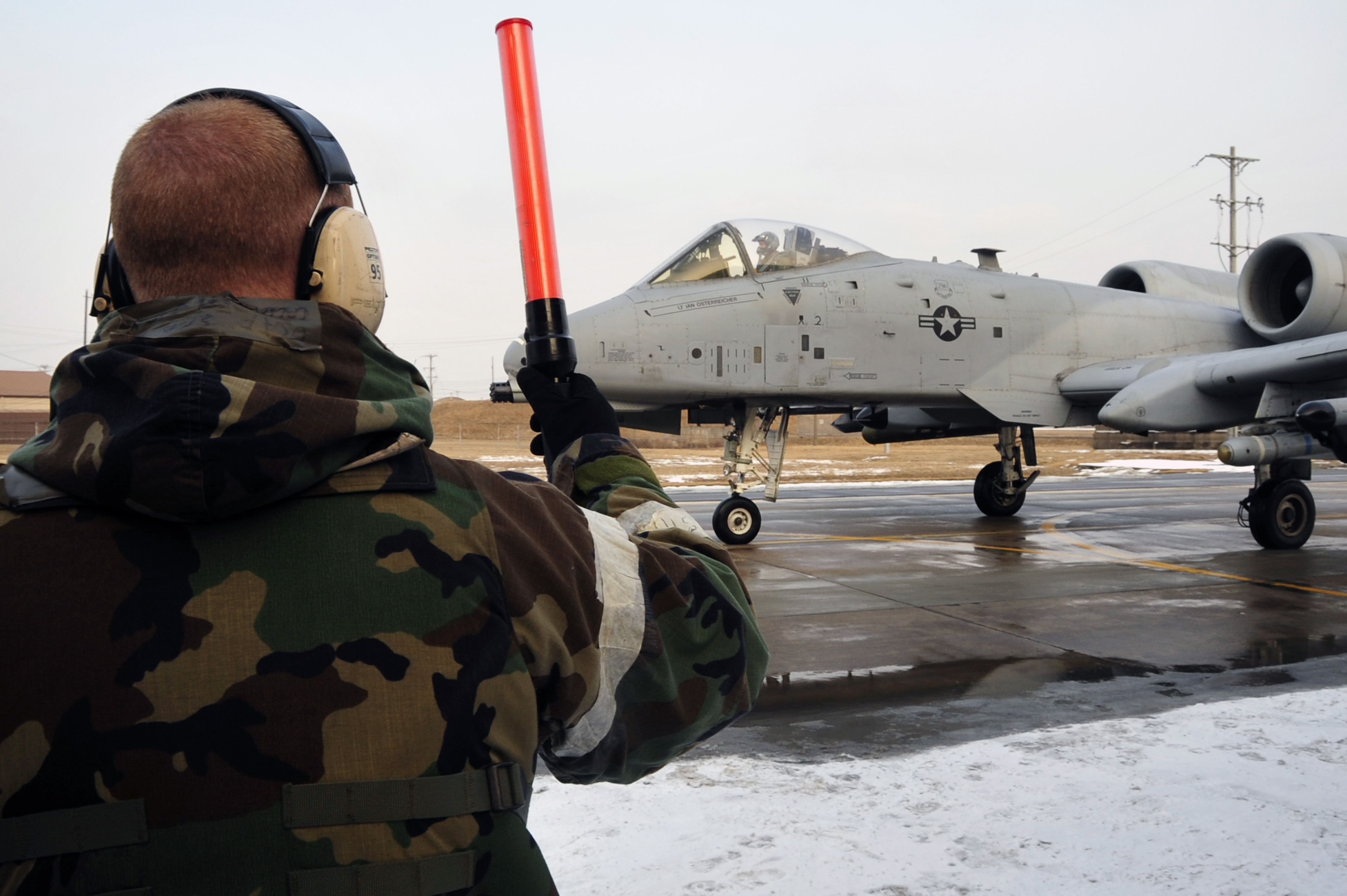 Osan Airmen work the flightline for mission success > Osan Air Base ...