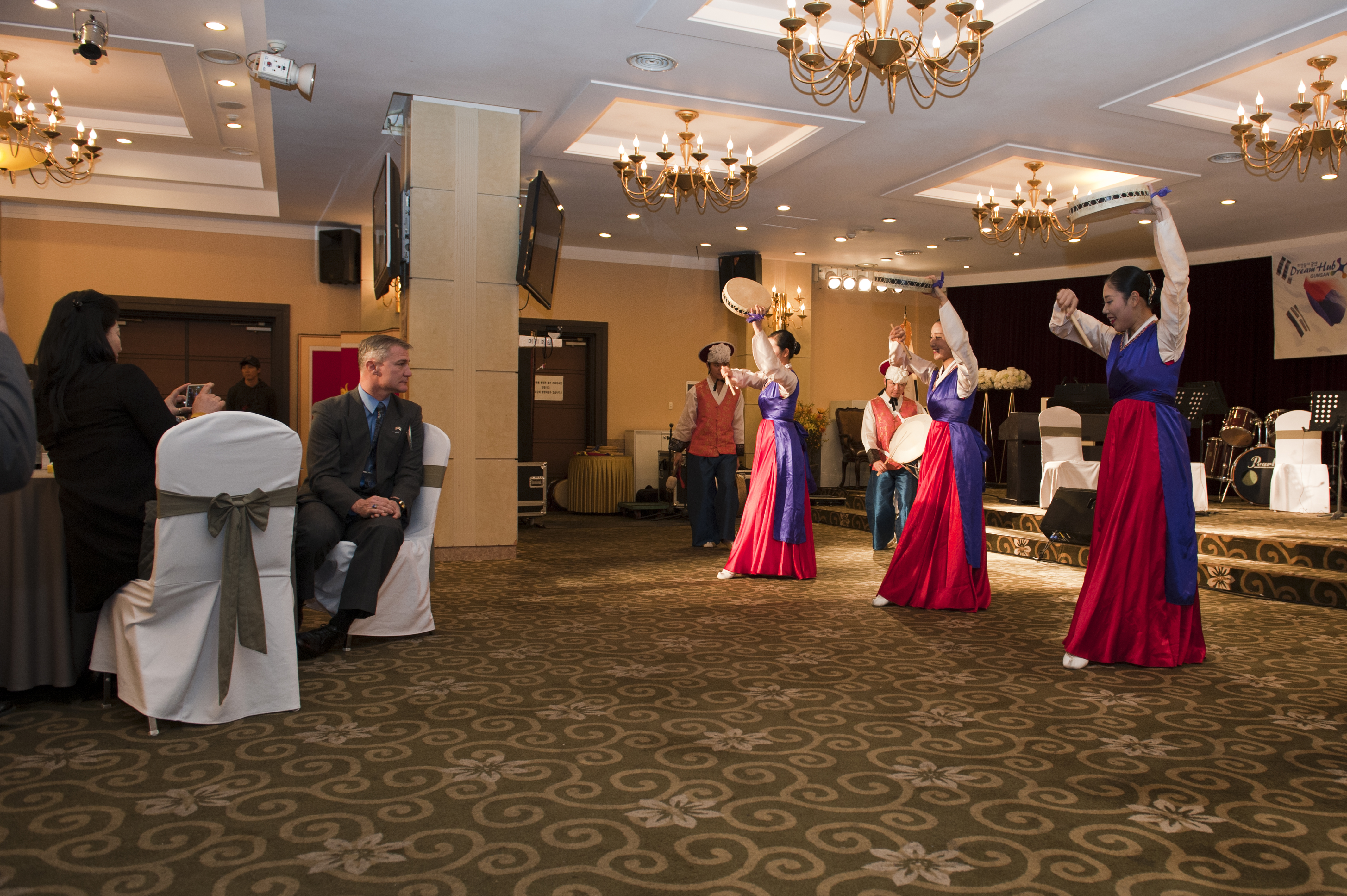 KAFC hosts dinner for Wolf Pack members