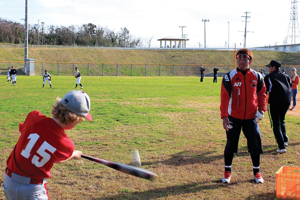 Youth baseball players learn from professionals > United States Marine ...