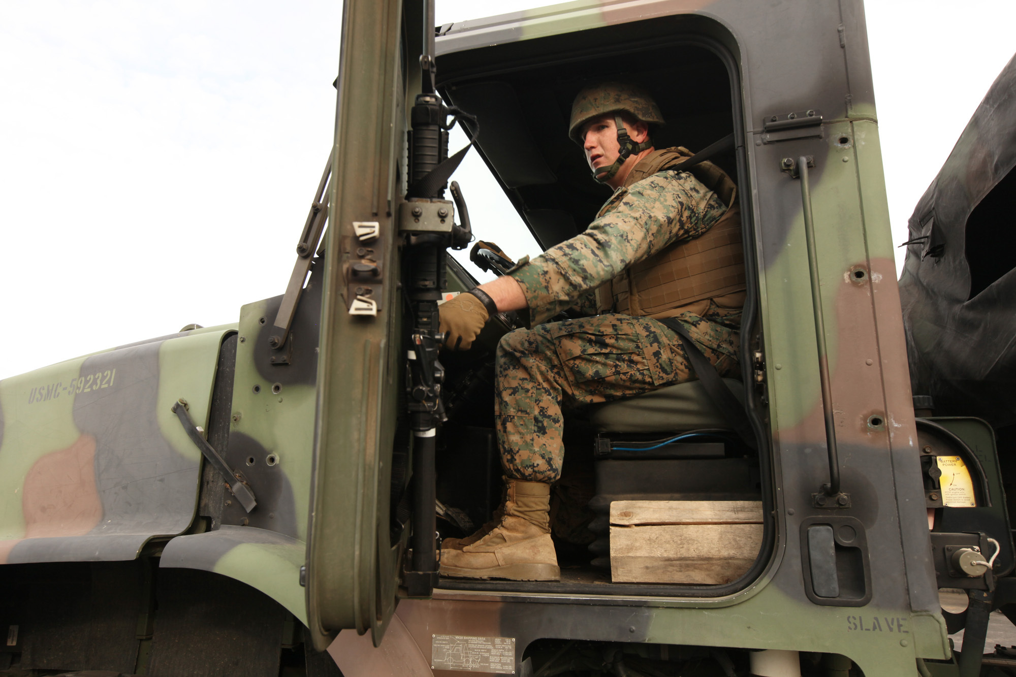 1st Intel Bn., 9th Comm. Bn., embark to support 1st MEB > United States ...