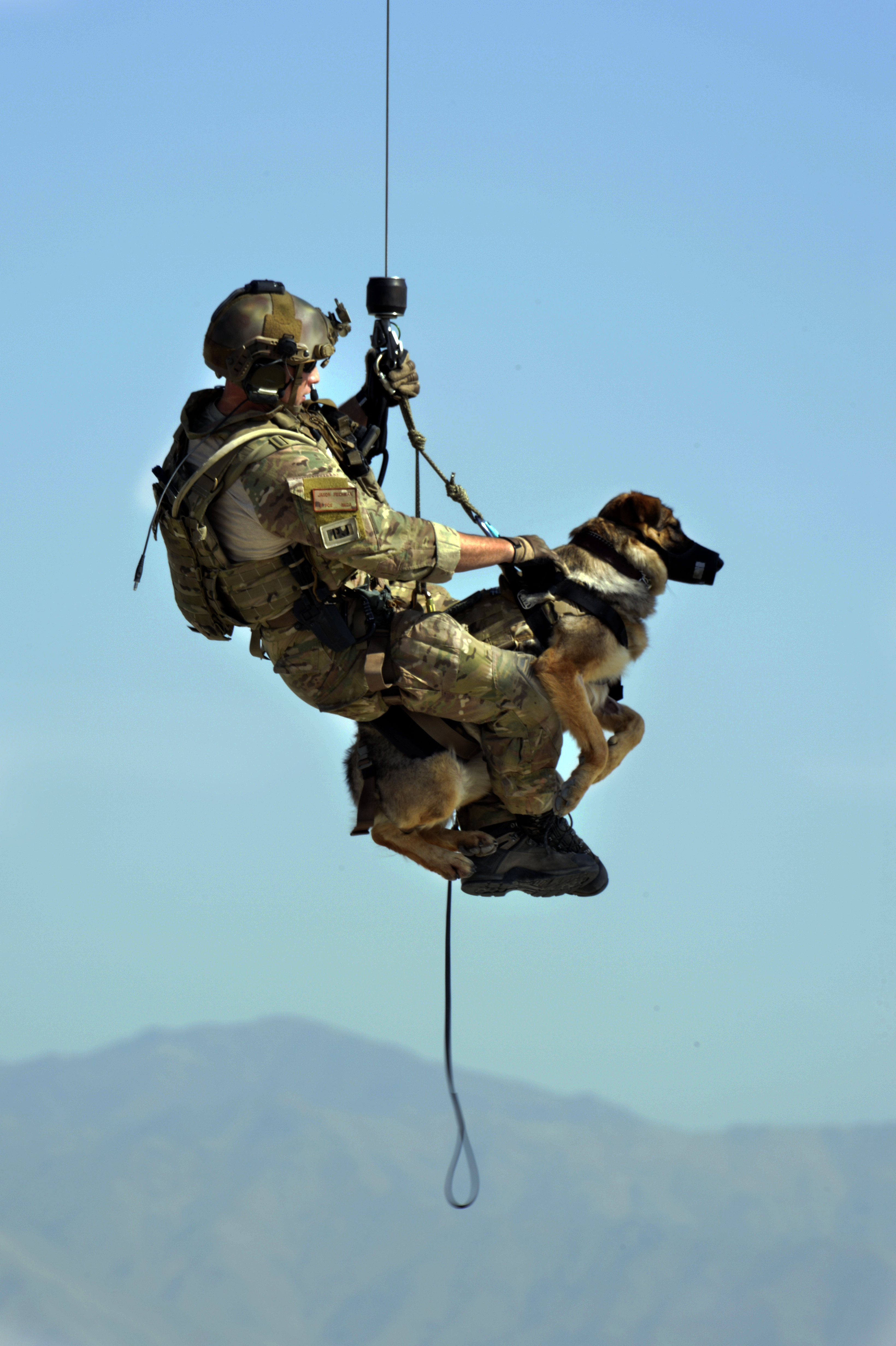 Pararescueman train with Army, military canines > Air Force > Article ...