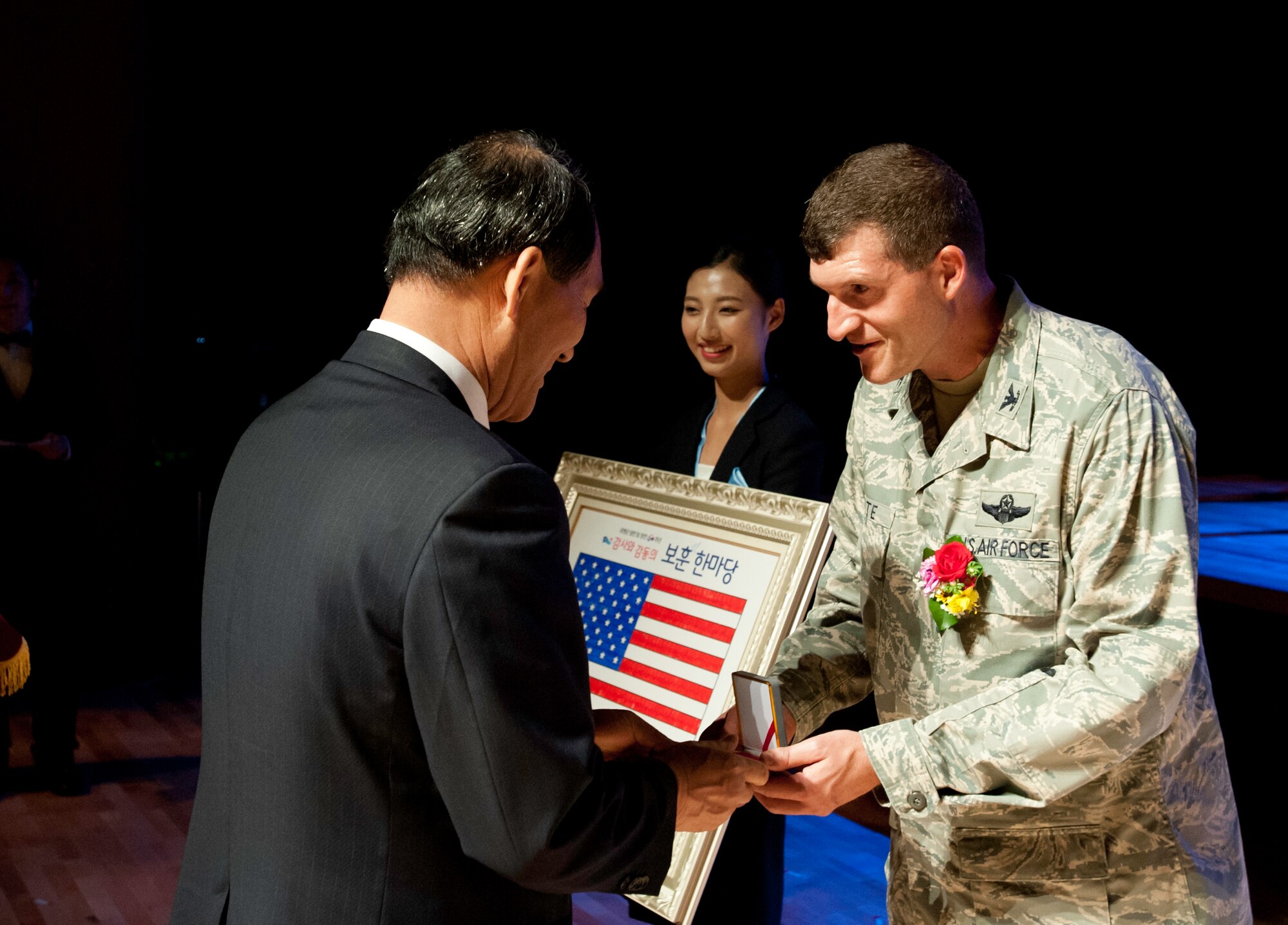 Wolf Pack celebrates at veterans' concert > Kunsan Air Base > Display