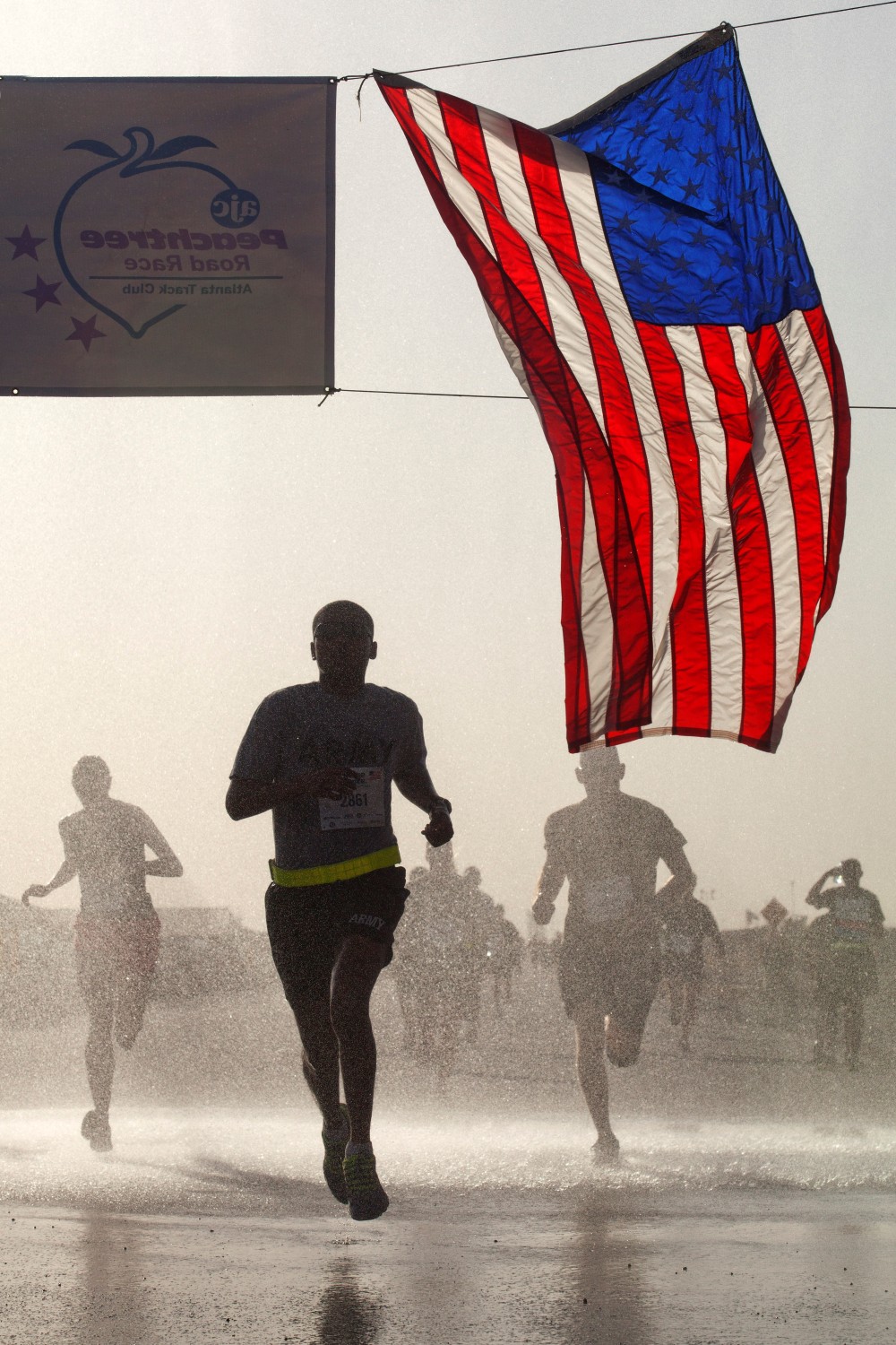 U.S. service members participate in the AJC Peachtree Road Race to ...