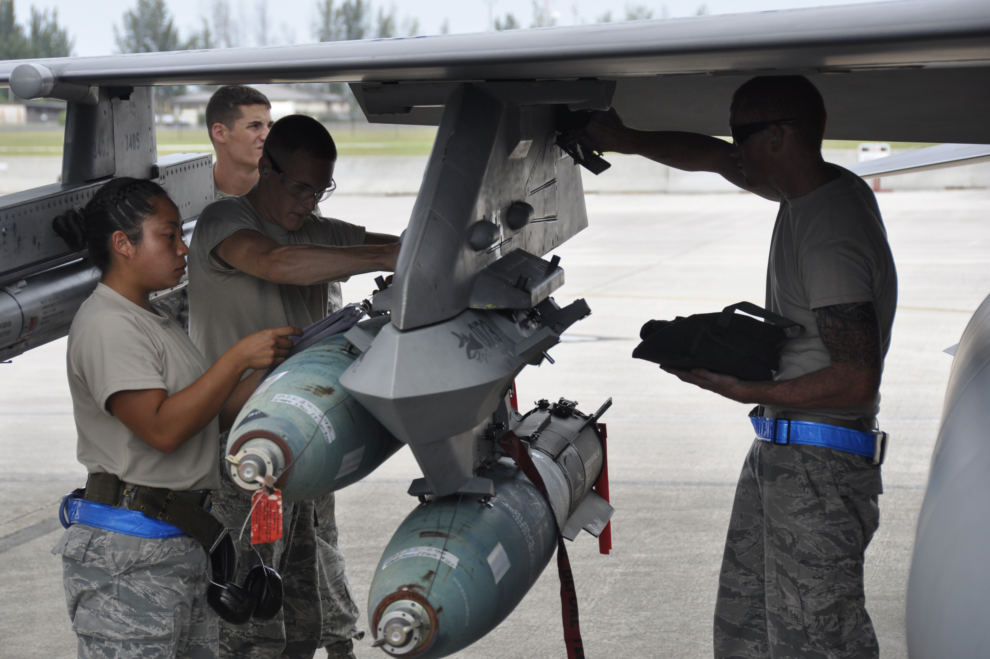 AMXS holds Load Crew Competition