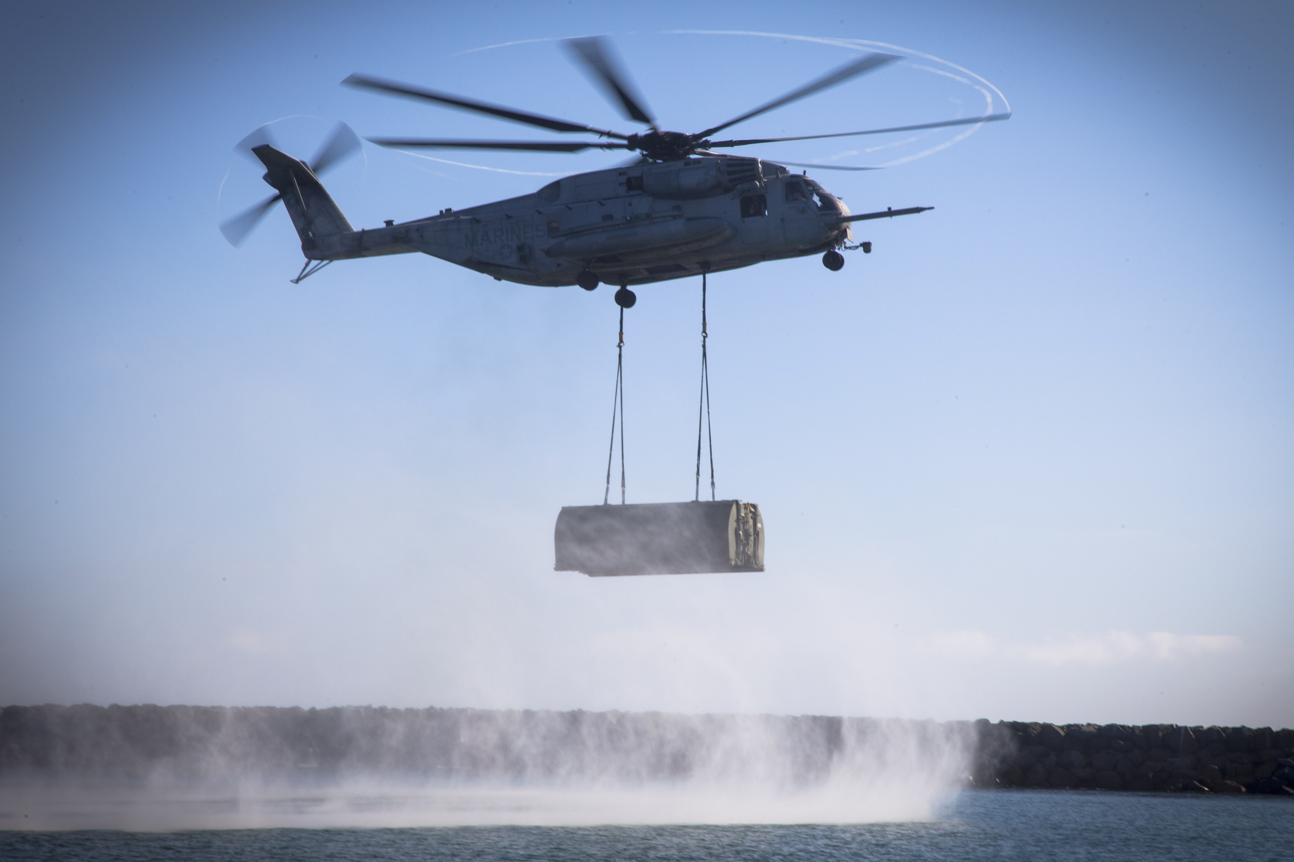 7th ESB Marines deploy improved ribbon bridge from the air > 1st Marine ...