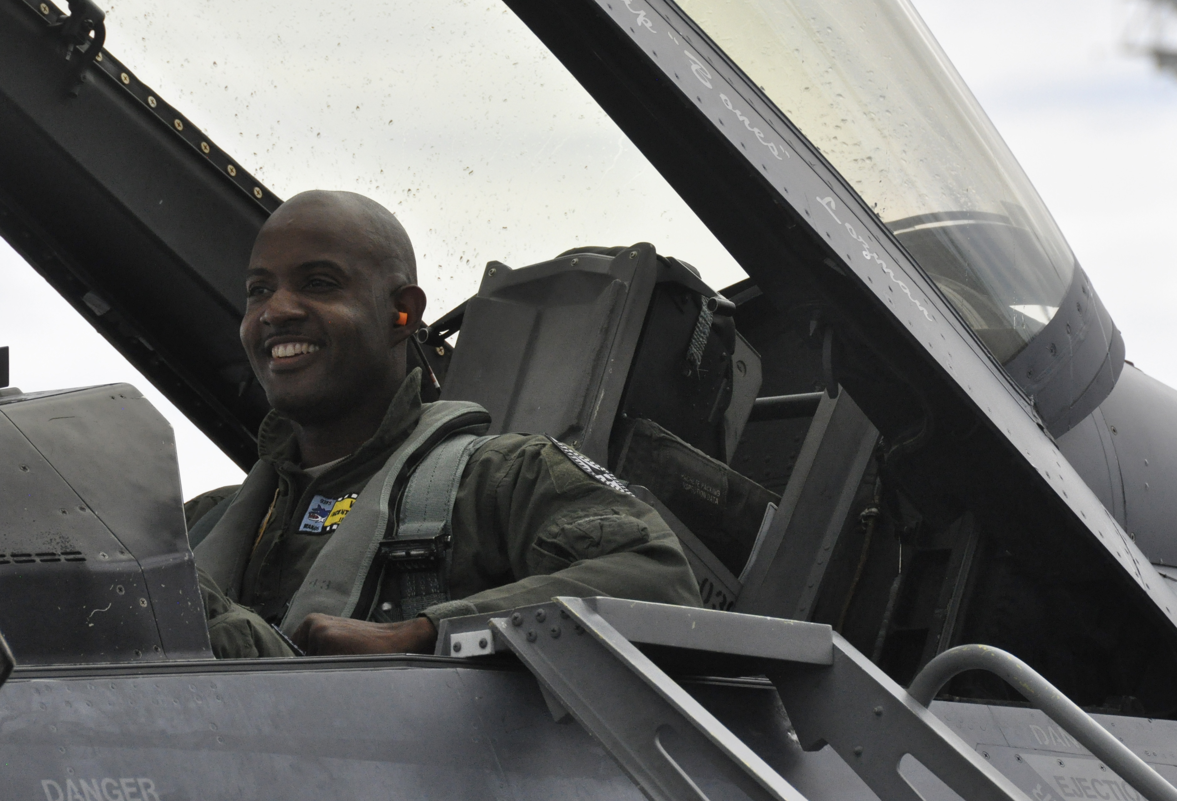 AFRC command chief takes to skies in F-16 familiarization flight