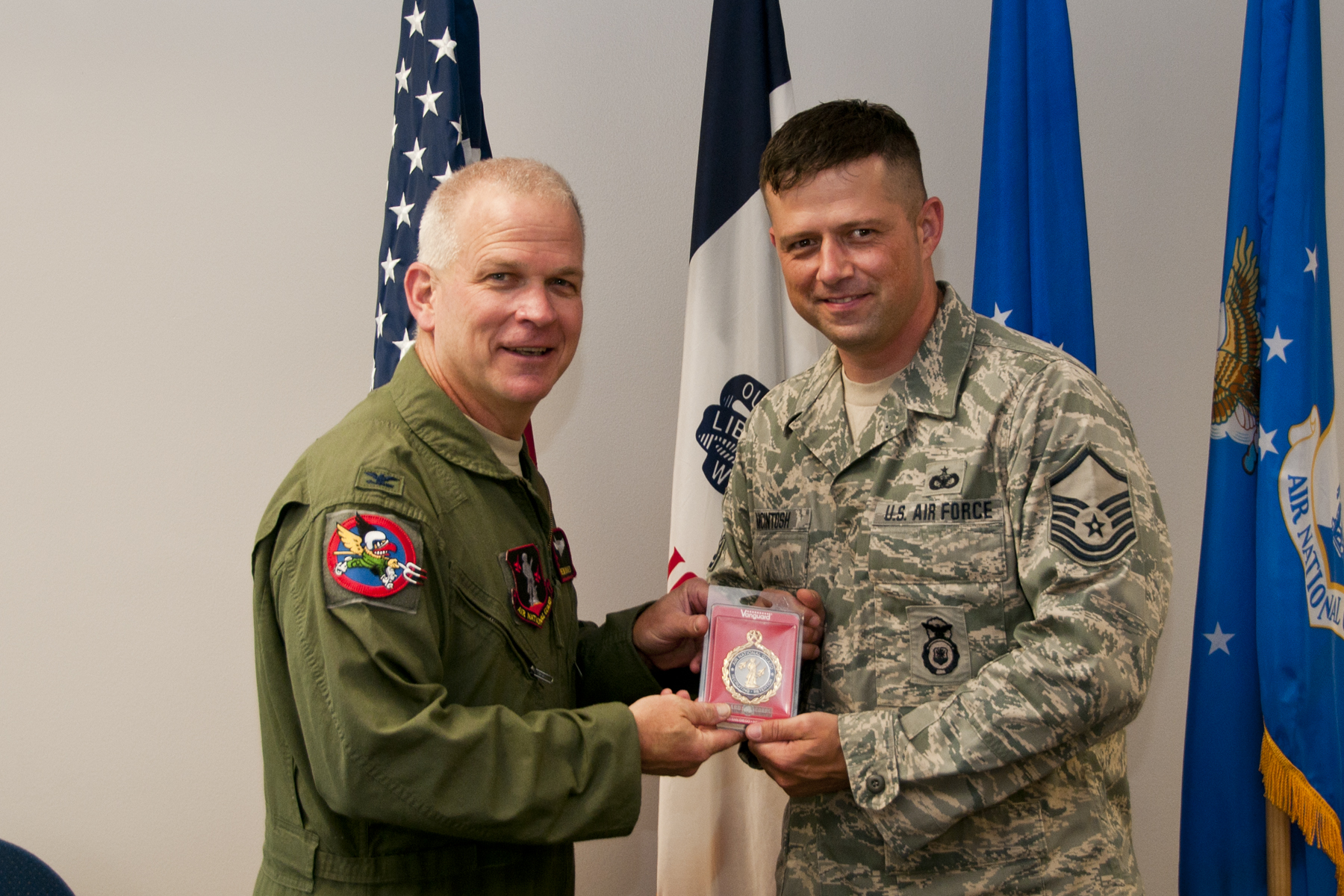 132nd Recruitment and Retention Recieves Award.