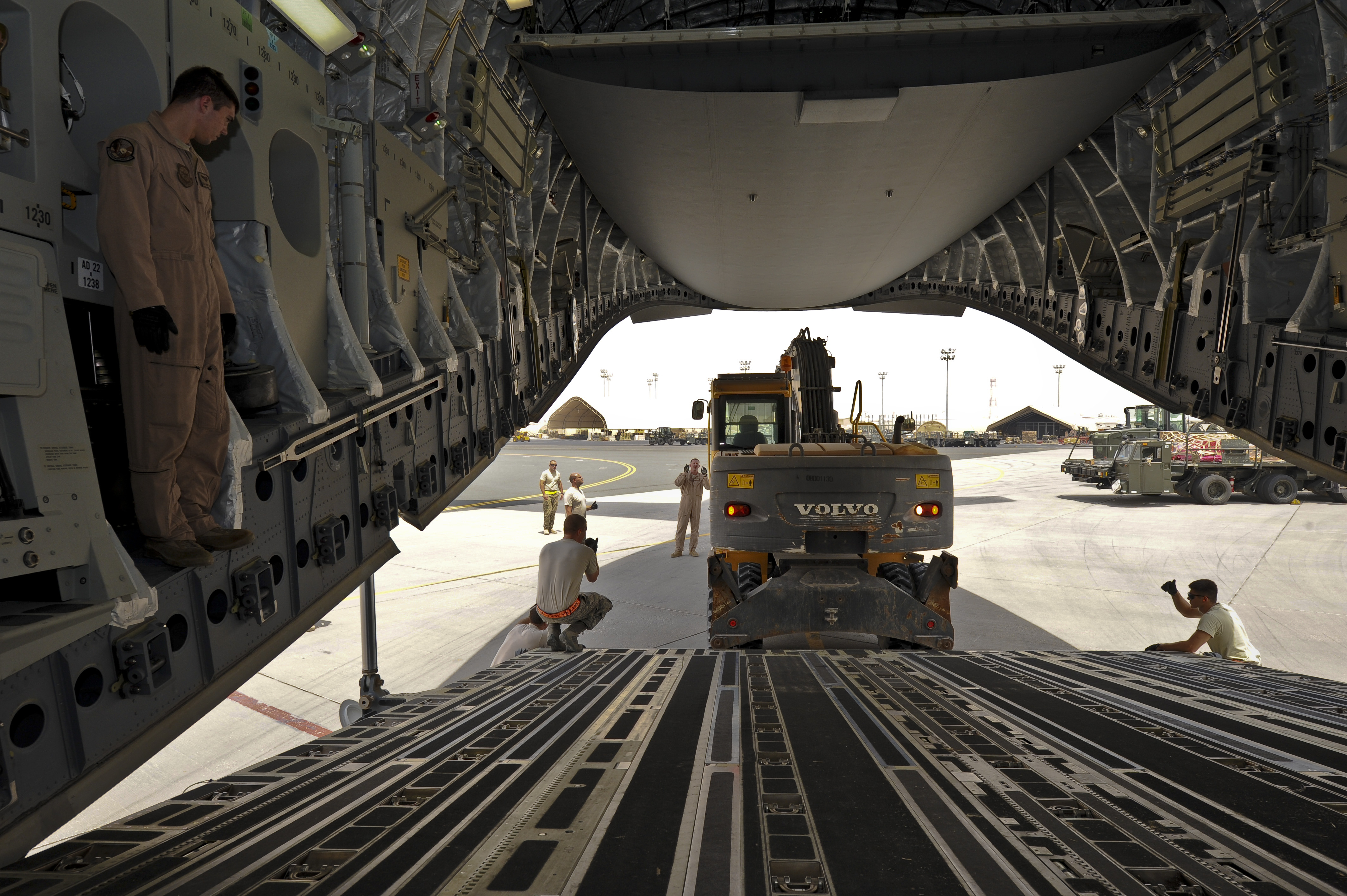 Mobility squadron loads "tons" of cargo > U.S. Air Forces Central > News