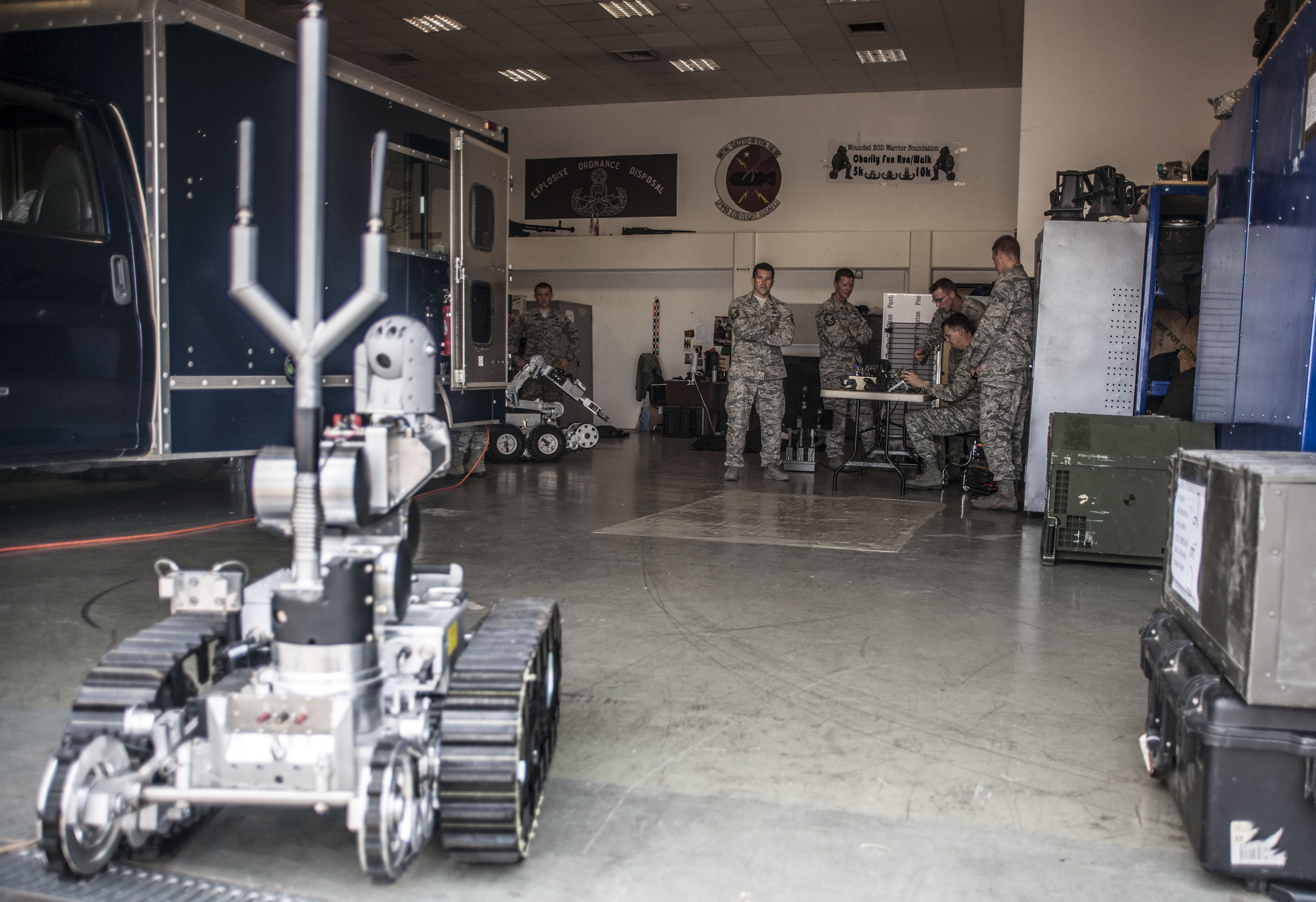 Wing commander immerses with EOD flight