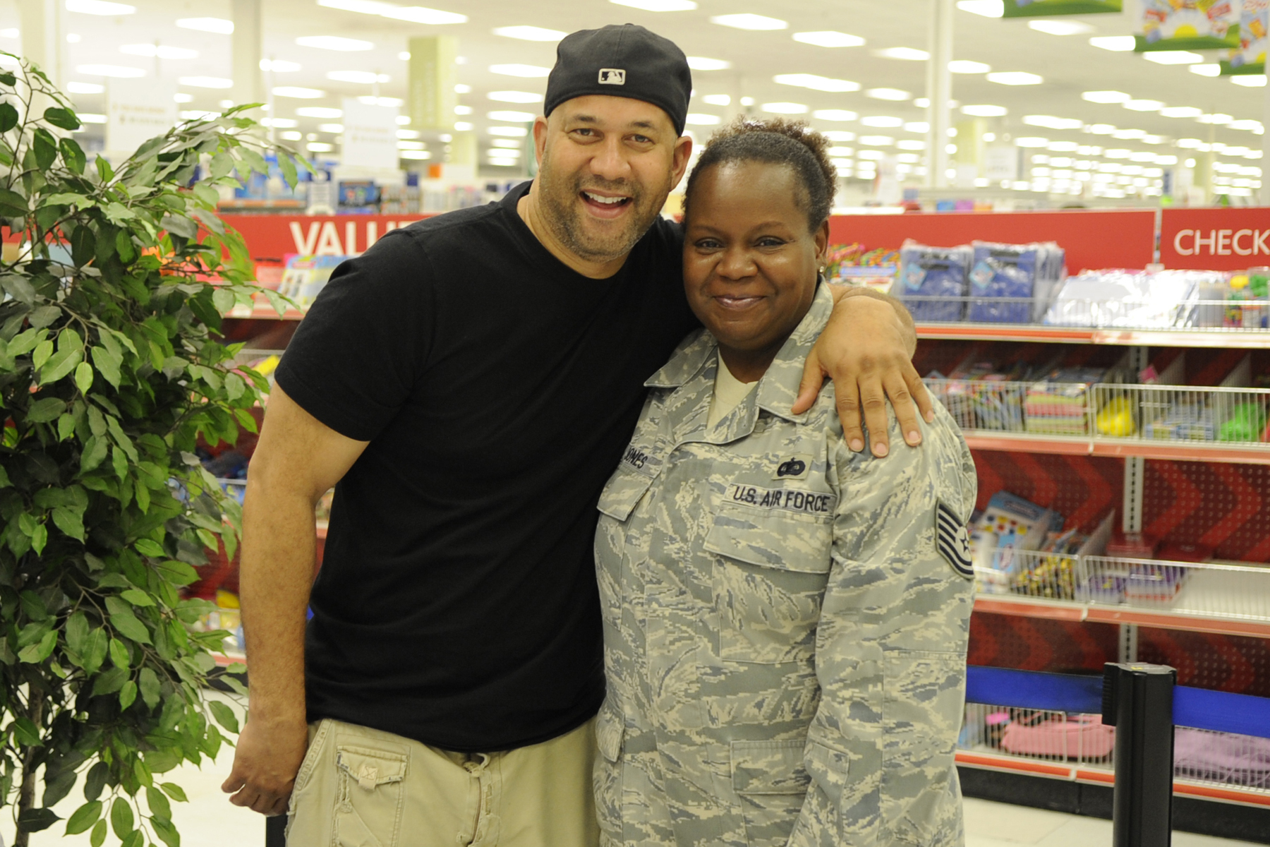 Actor, comedian Pierre visits Barksdale > 307th Bomb Wing > Article Display