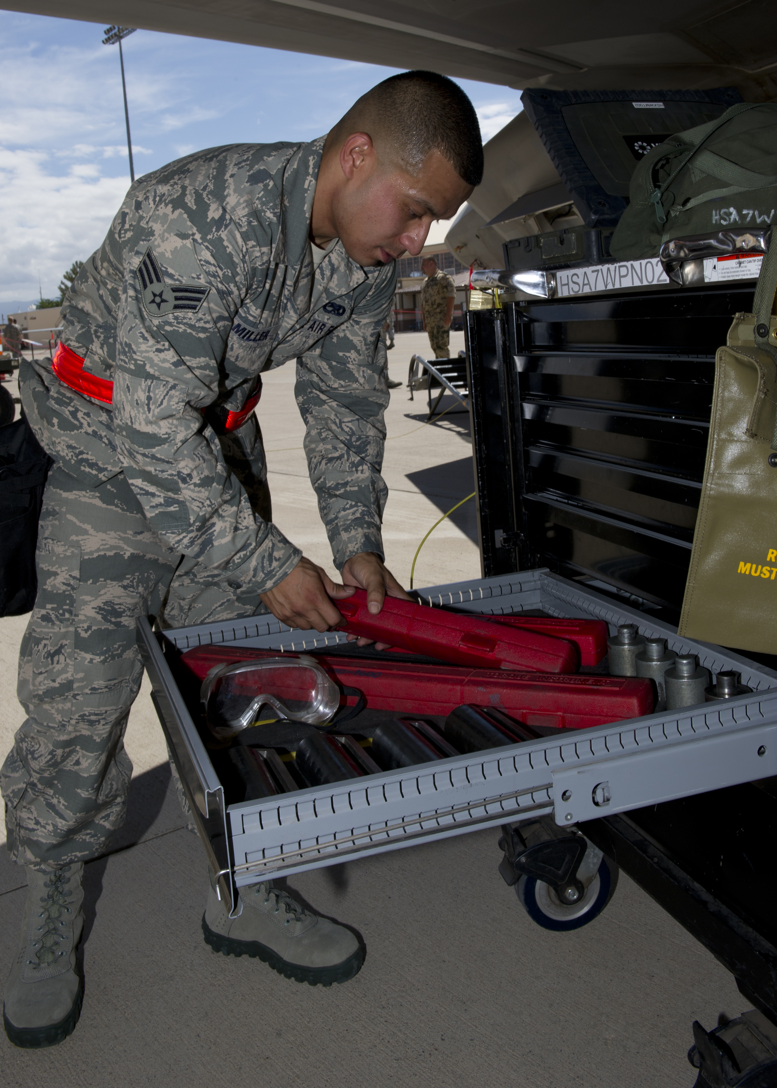 Photos: Load crews compete in second quarter competition