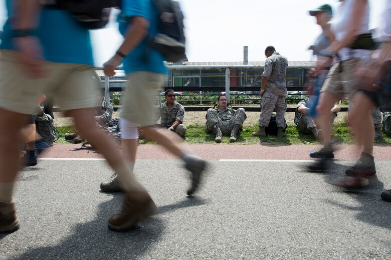 International Four Days Marches: 4 days to ruck 100 miles > U.S. Air ...
