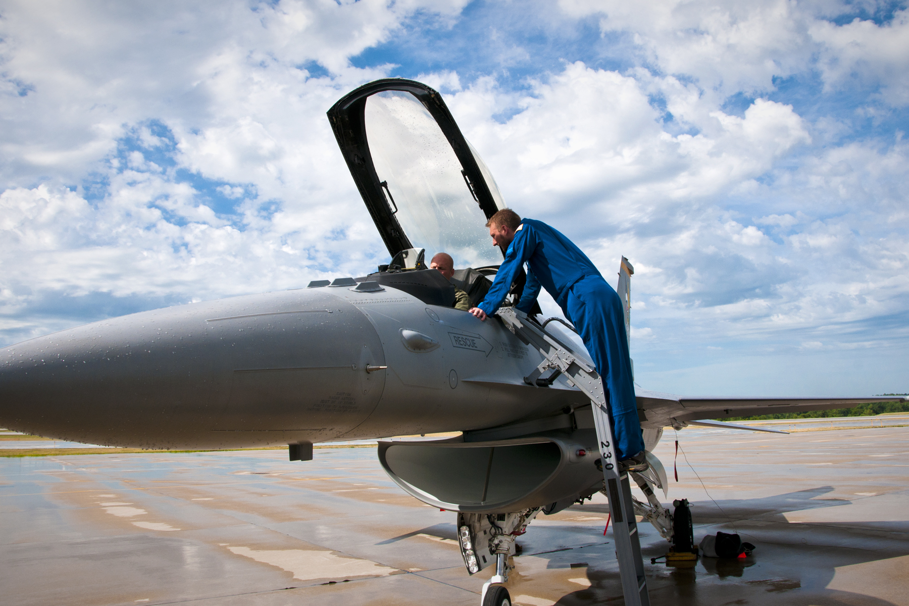 132nd Fighter Wing Welcomes UnityPoint Health Life Flight Team.
