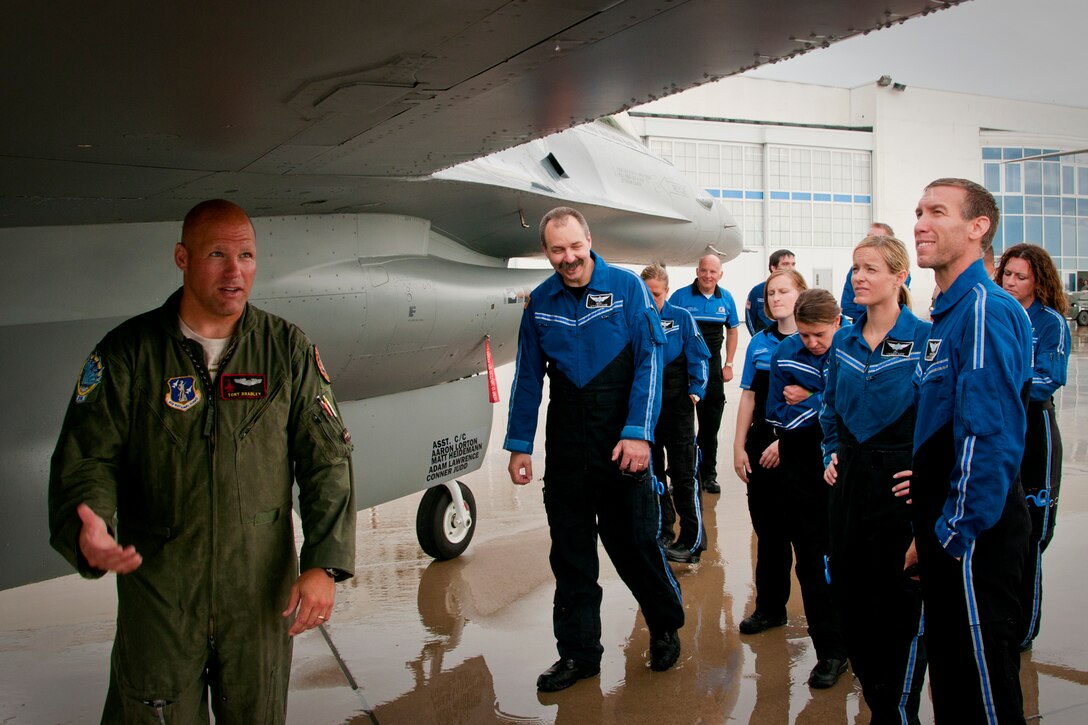 132nd Fighter Wing Welcomes UnityPoint Health Life Flight Team.
