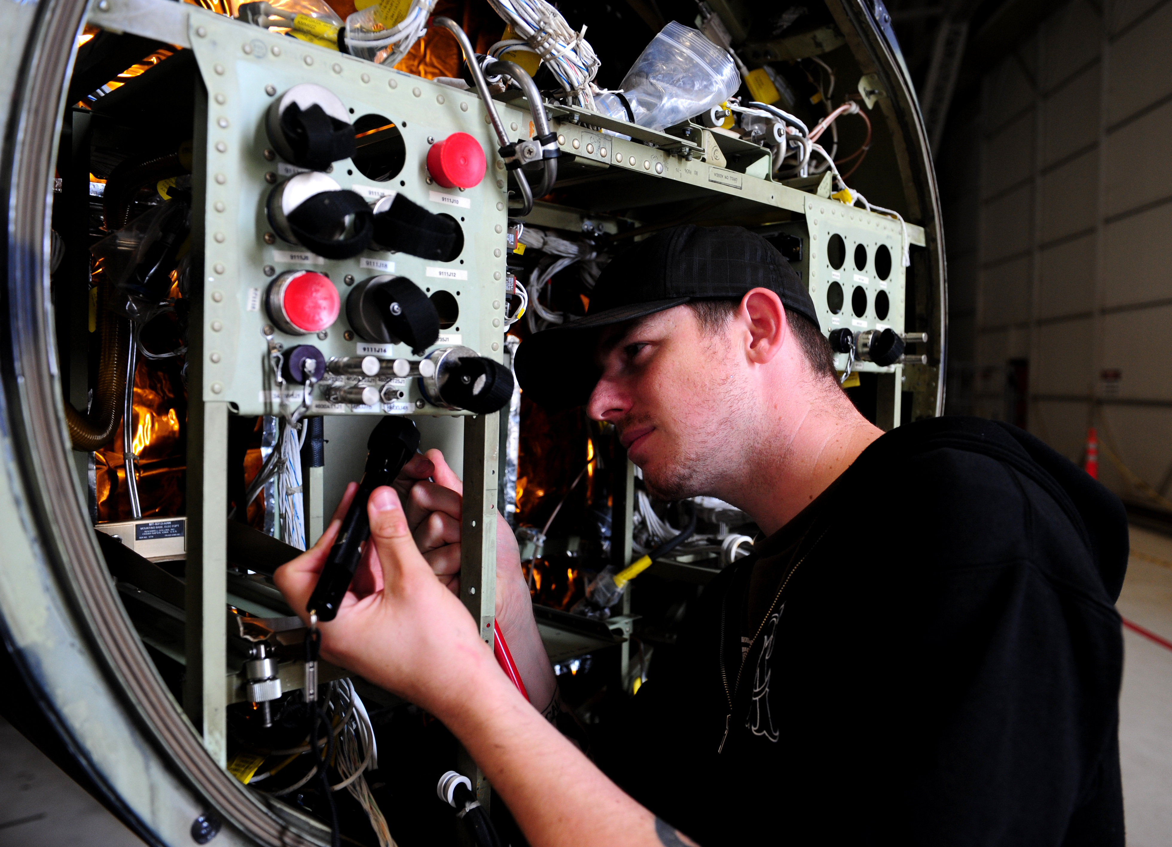 U-2 airframe undergoes safety modification, enhances pilot safety > Air ...