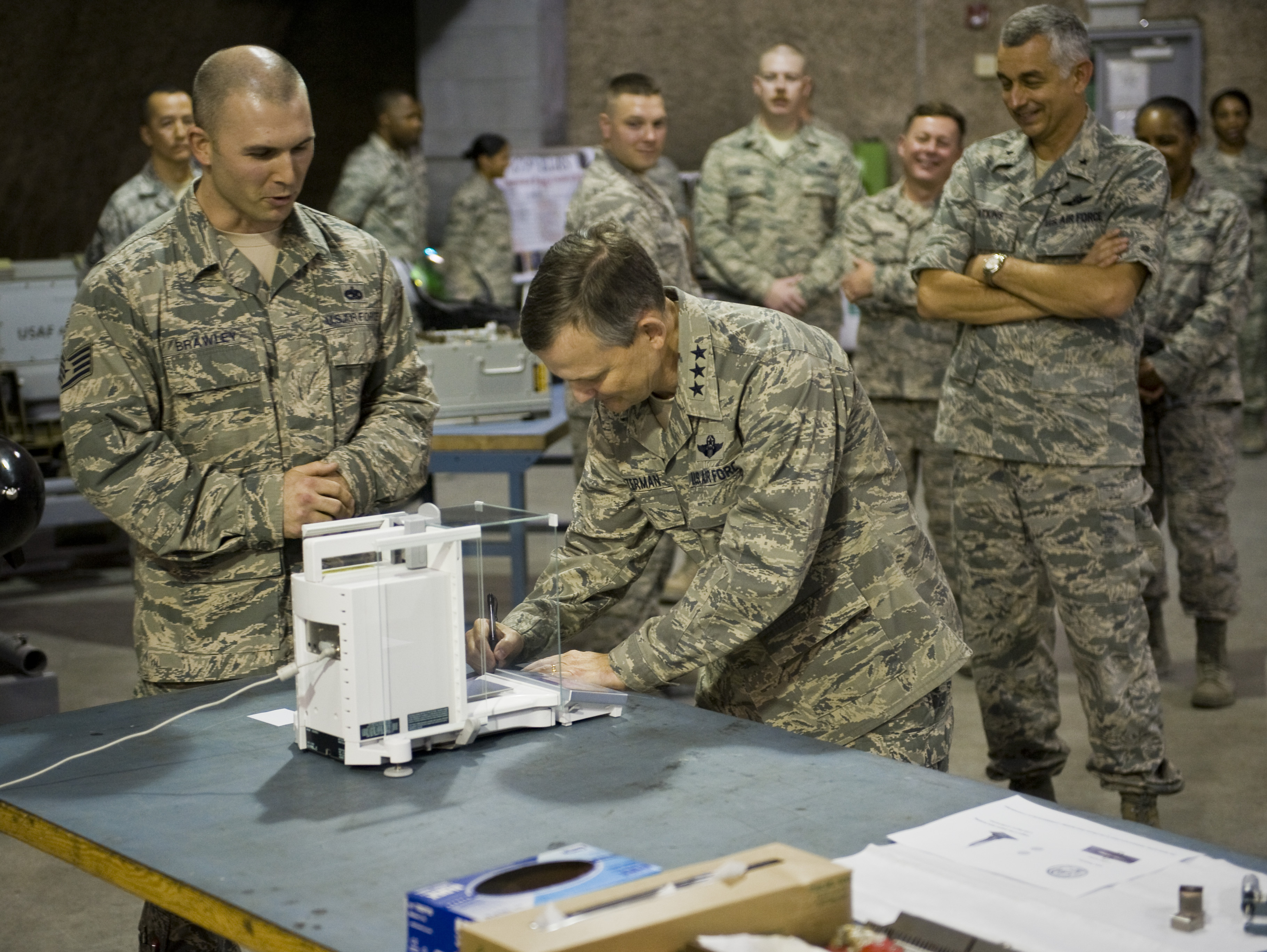 CFACC visits with deployed Airmen