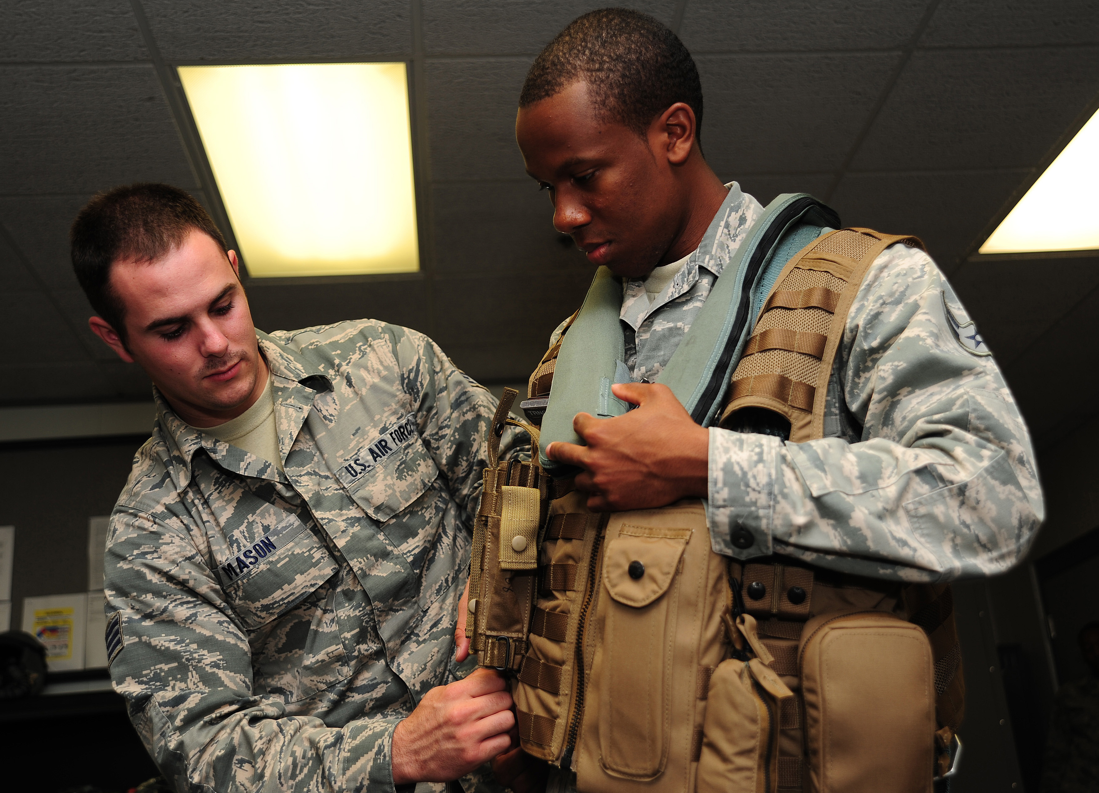 Airsave vest provides peace of mind to aircrew > Whiteman Air Force ...