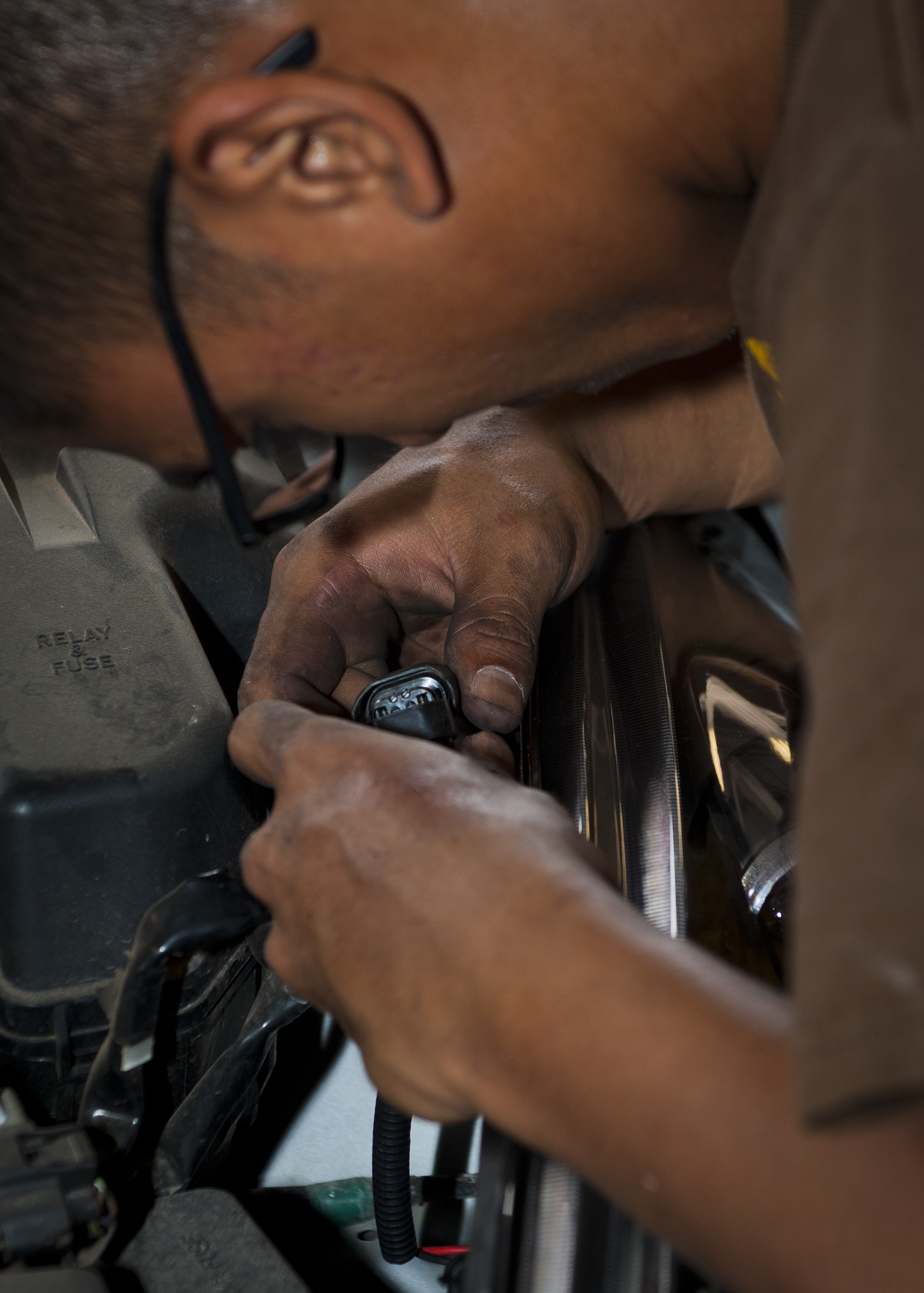 Airmen save time and money at the Auto Hobby Shop > Holloman Air Force ...