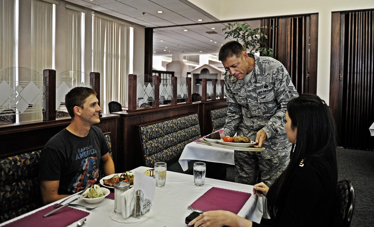 Airmen Appreciation Meal > Scott Air Force Base > Article Display
