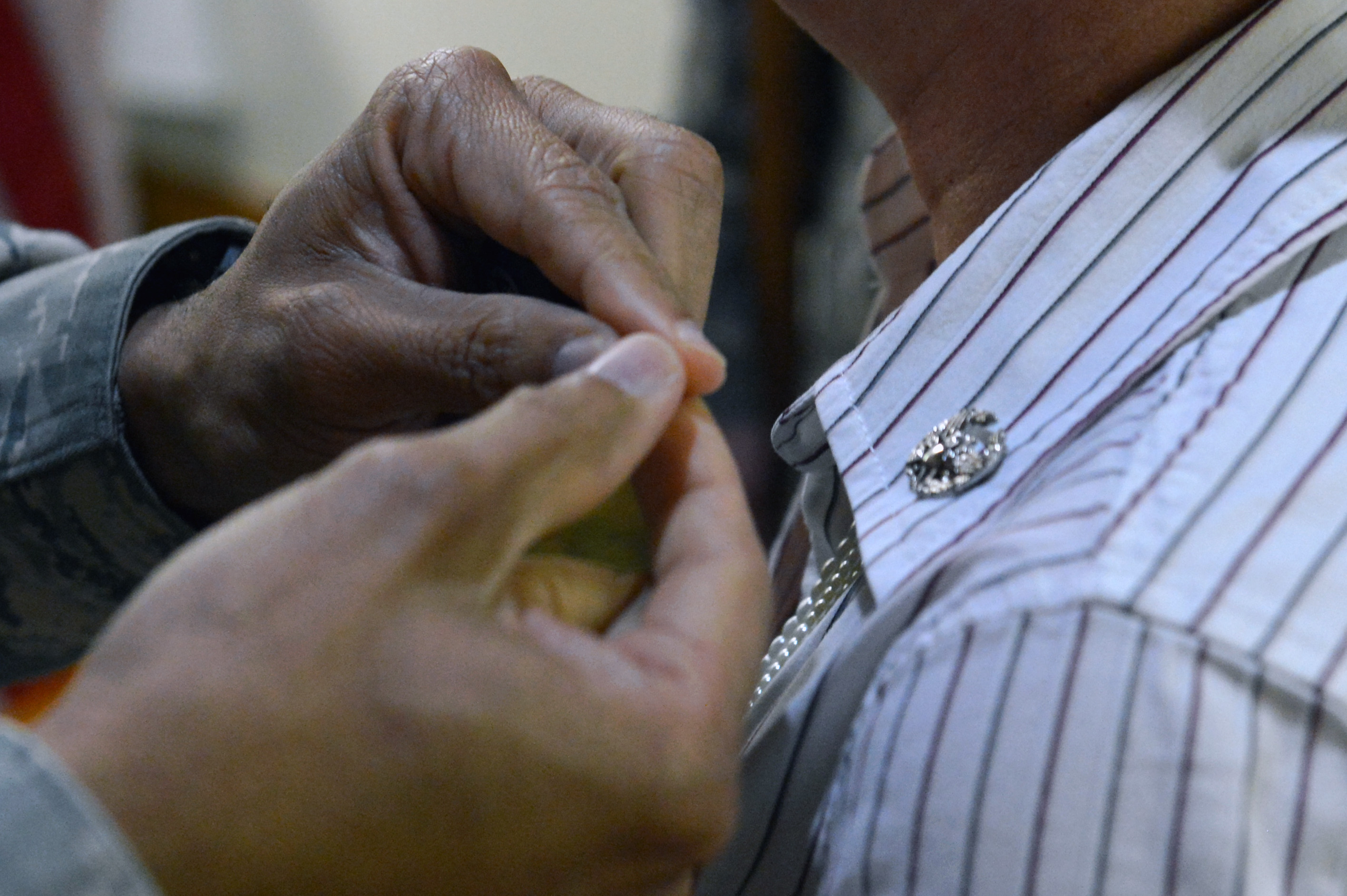 Commanders' insignia pin