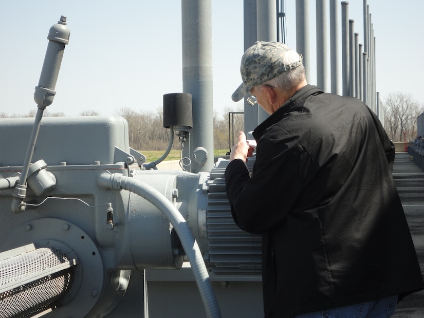 Center engineers assess pumping plants > U.S. Army Engineering and ...