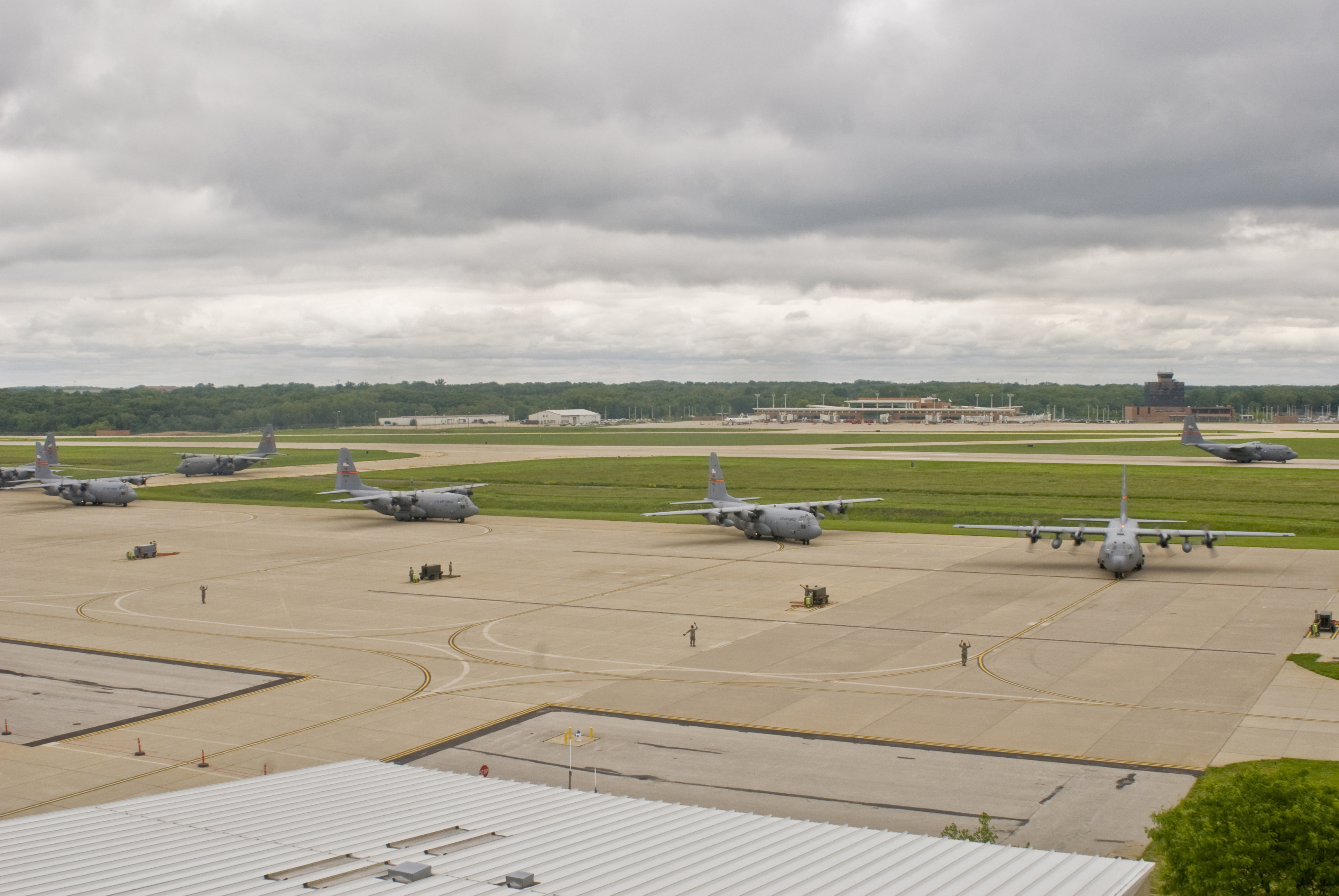 182nd Airlift Wing conducts rare seven-ship taxi