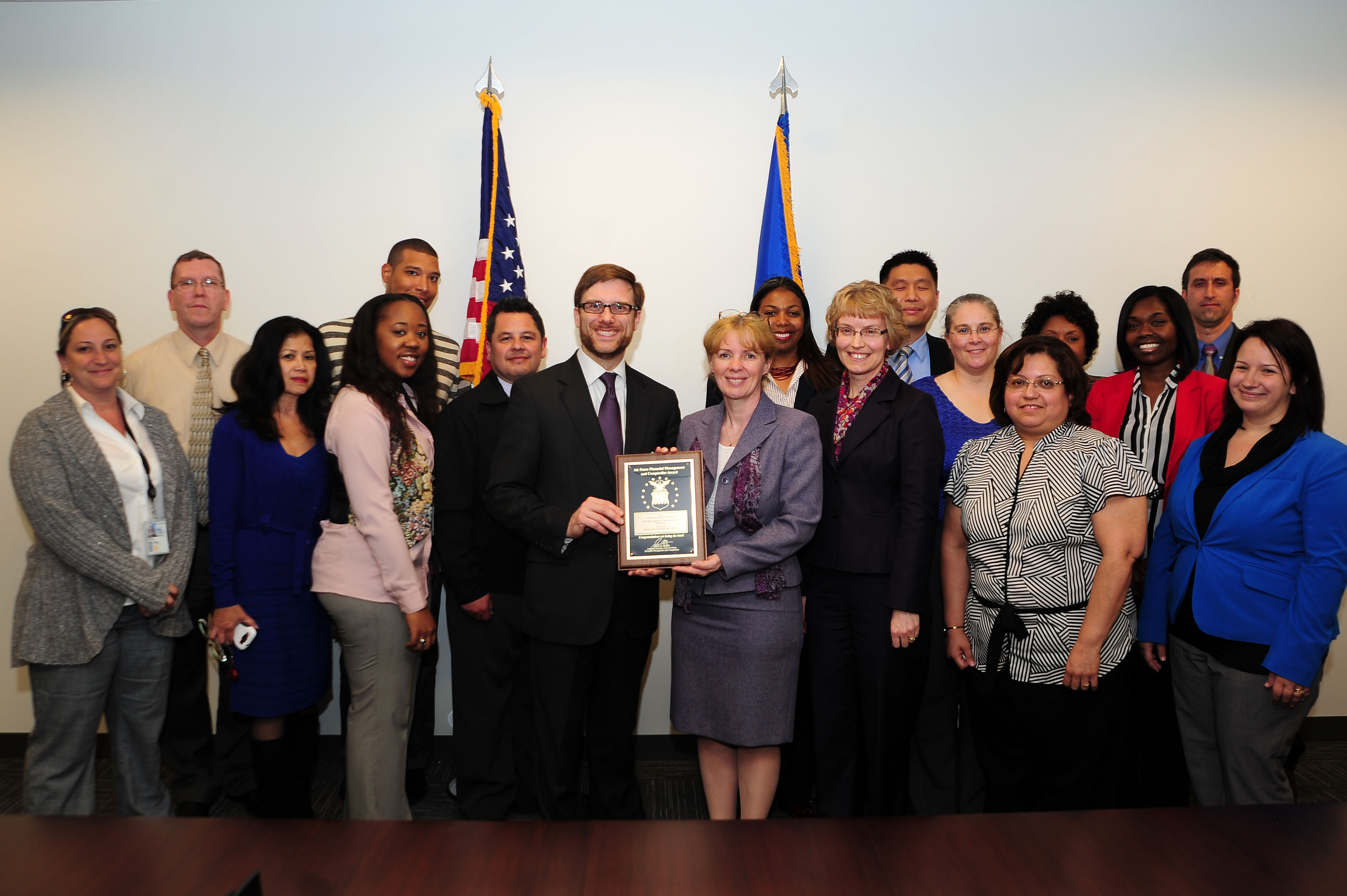 SAF comptroller visits, recognizes AFDW Airmen > Air Force District of ...