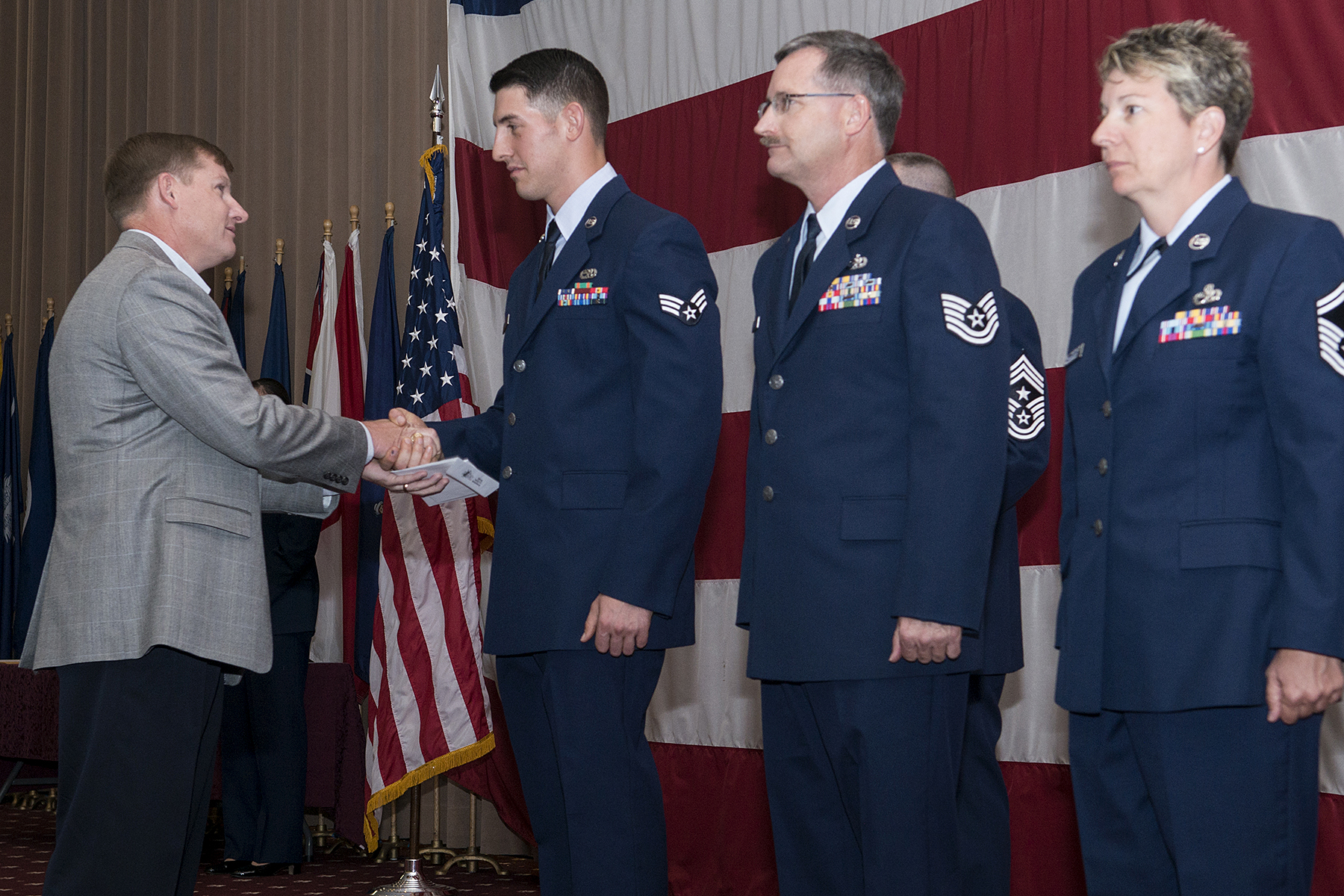 307th Bomb Wing recognizes outstanding performers > 307th Bomb Wing ...