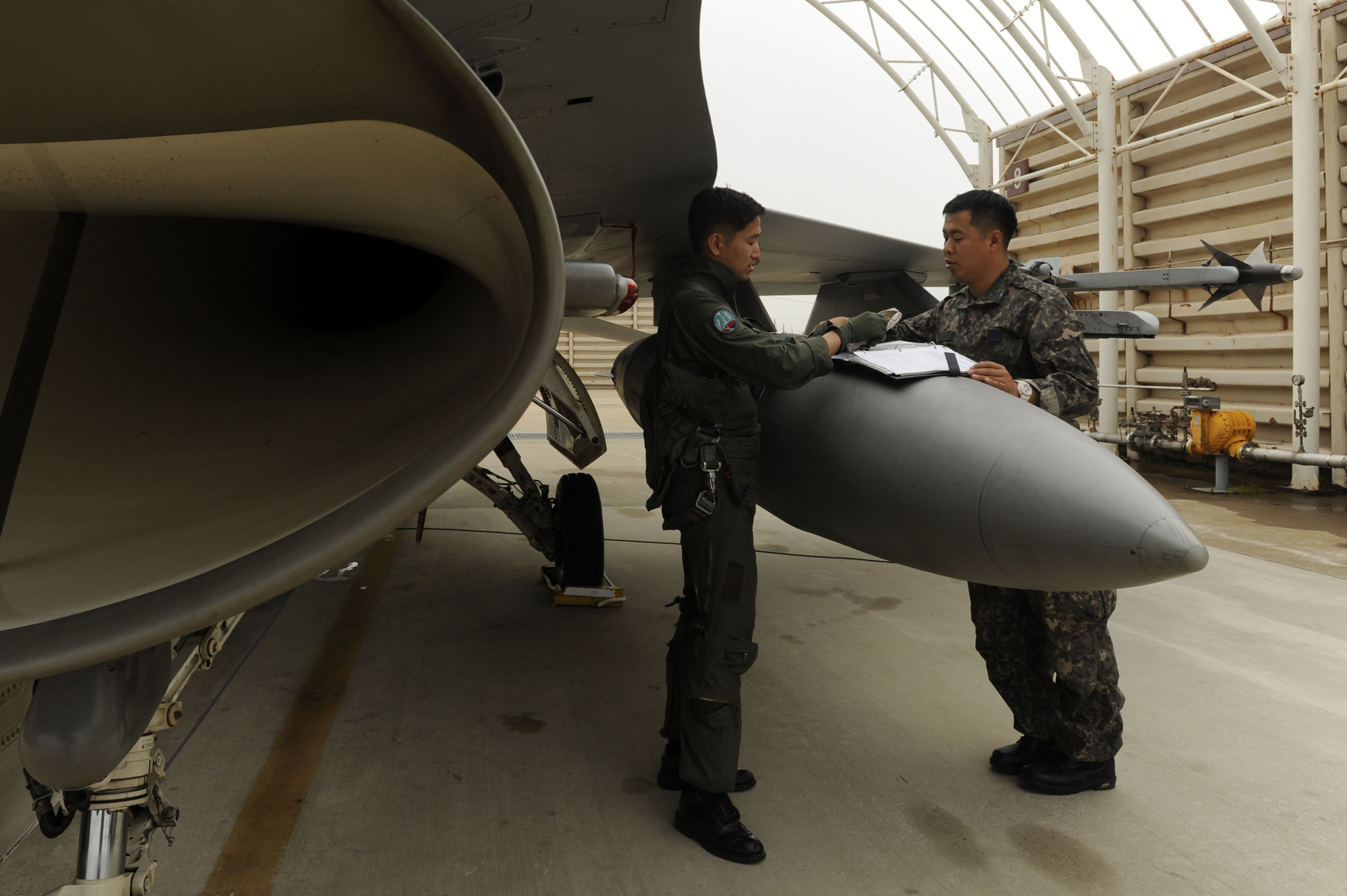 Buddy Wing program exchanges training, tactics > Kunsan Air Base ...