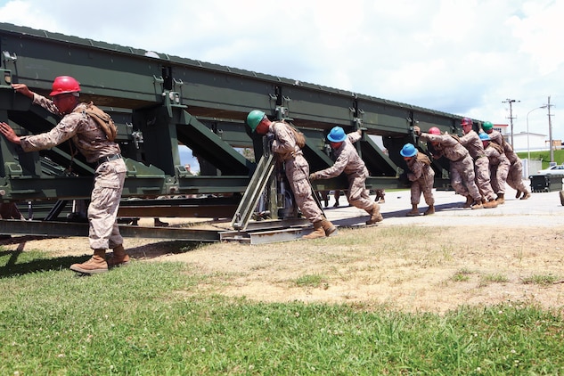 Combat engineers build bridge, increase capabilities > Marine Corps ...